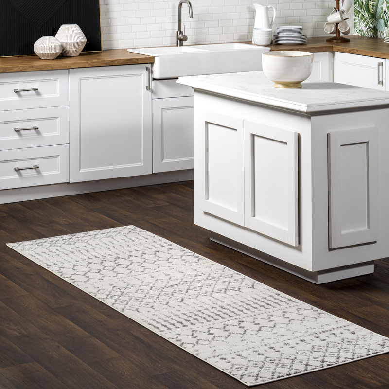 Union Rustic Giannini Geometric Moroccan Area Rug in Gray/ Off White ...