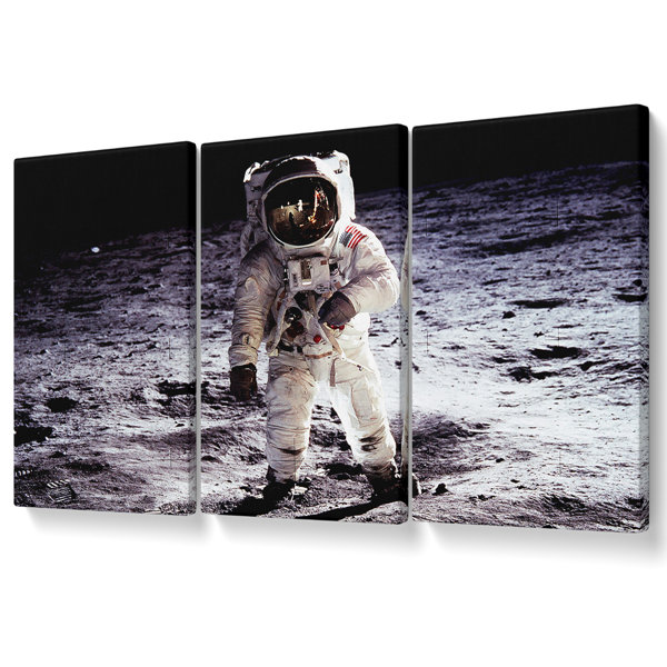 Brayden Studio Spaceman On The Moon - 3 Piece Wrapped Canvas Art Prints ...