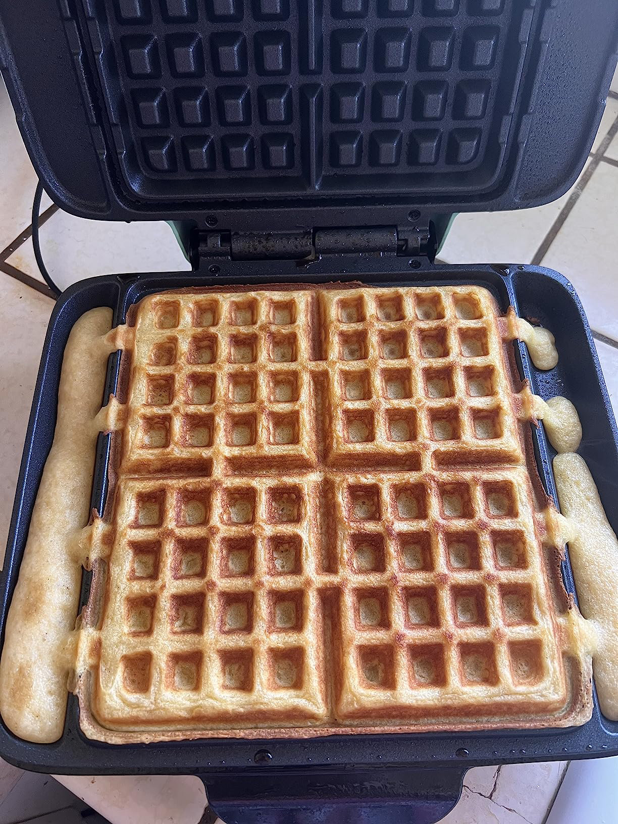 DESGENT No-Drip Waffle Maker-Four Waffle Moulds Nonstick Waffle Iron ...