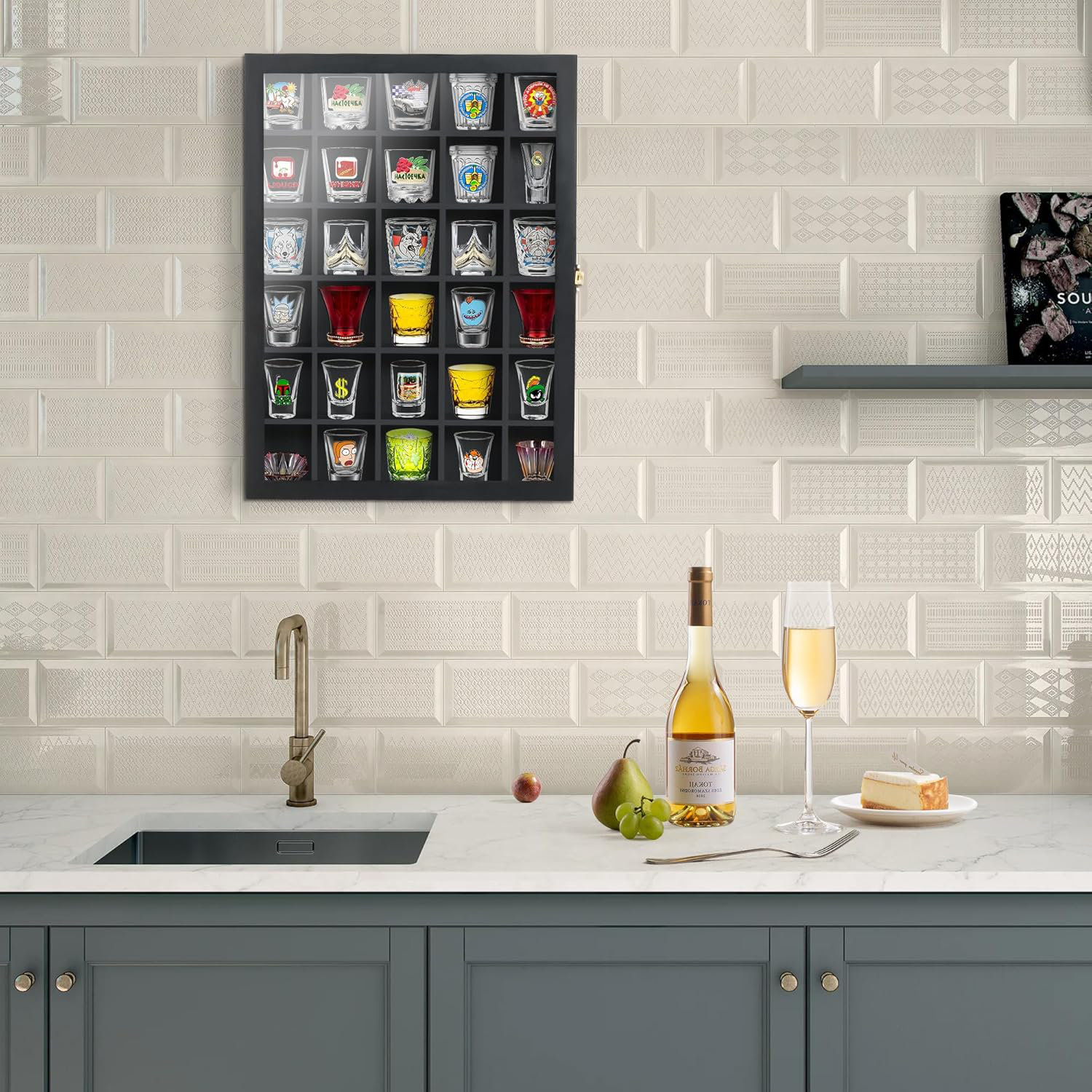 CHUANGWENYI Shot Glass Display Case Wall Mounted, 30 Shot Glass Holder ...