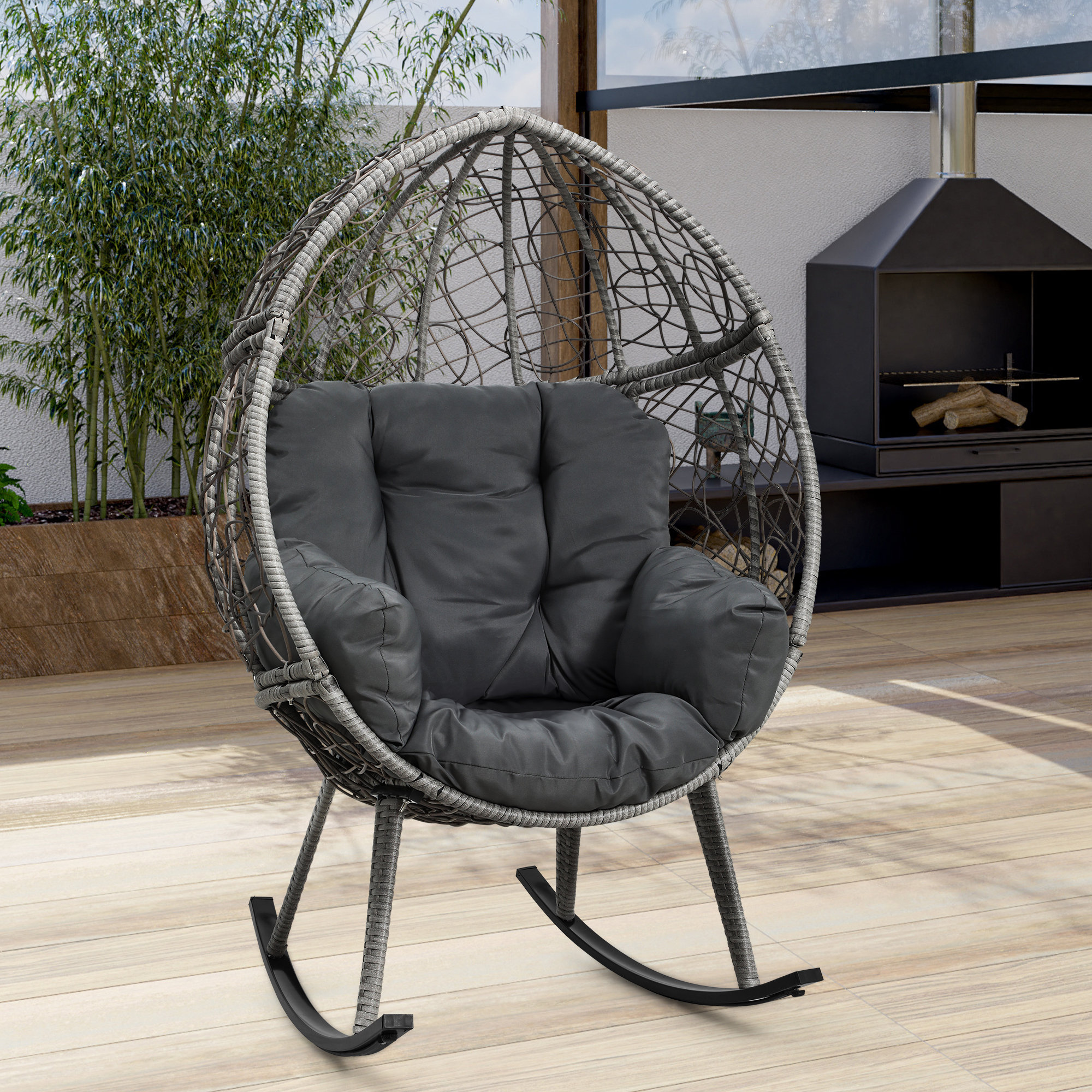 Langley Street Chaise berçante d'extérieur en osier Malakai et ...