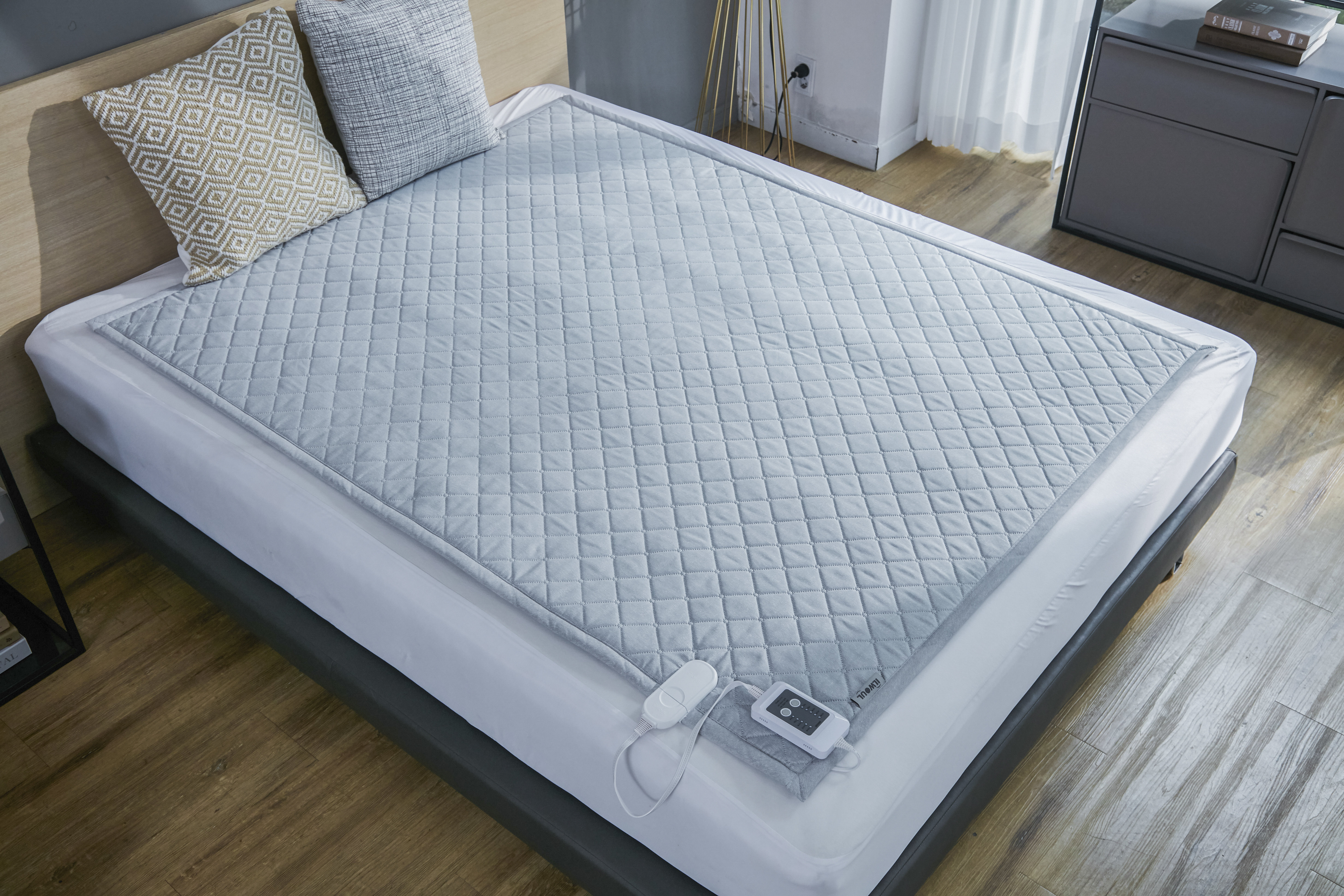 Alwyn Home Ishpeming Silver Carbon Heating Mat Solo | Wayfair