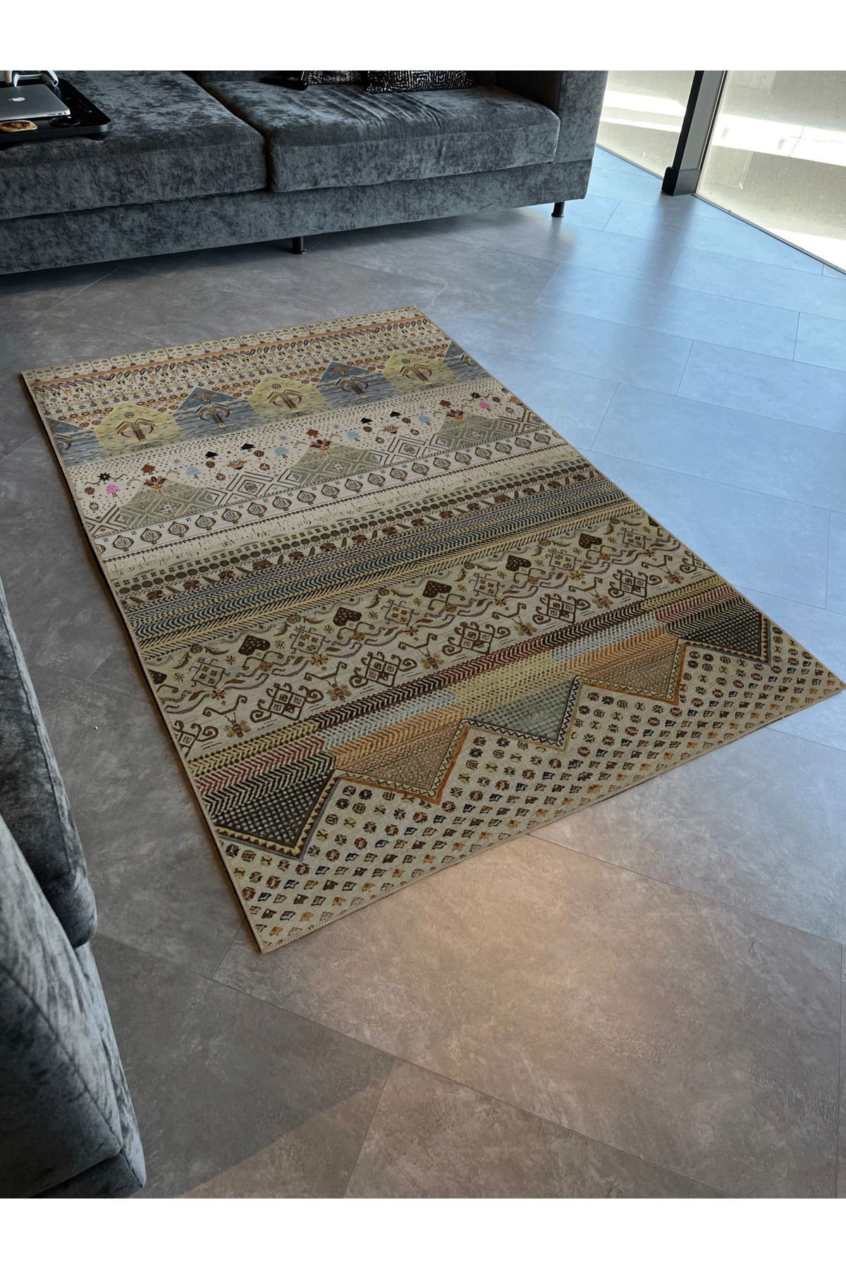Hokku Designs Liza Collection Modern Geometric Area Rug - Wayfair Canada