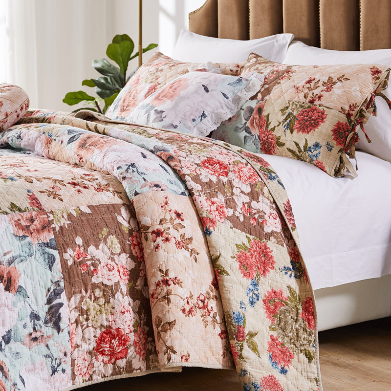 Greenland Home Fashions Briar Patchwork Reversible Quilt Set | Wayfair