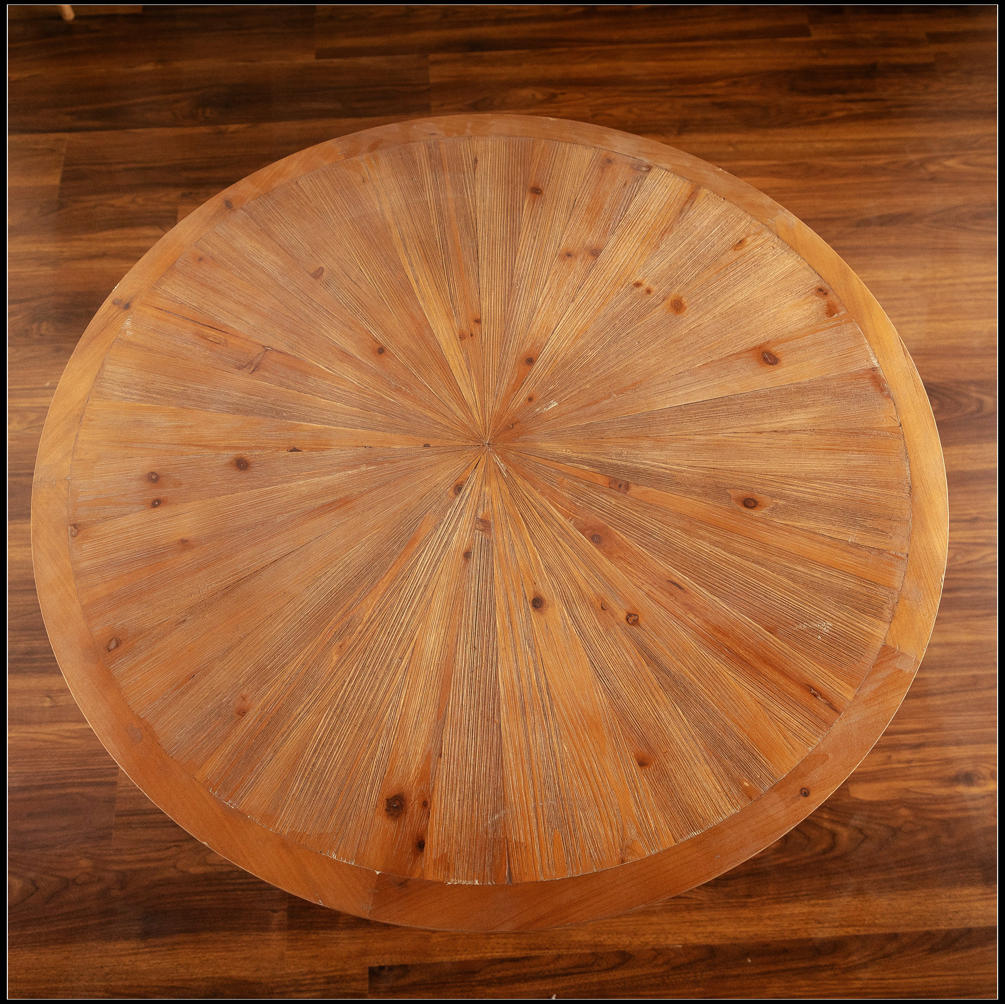 Millwood Pines Vintage Style Round Dining Table With Scattering Pattern ...