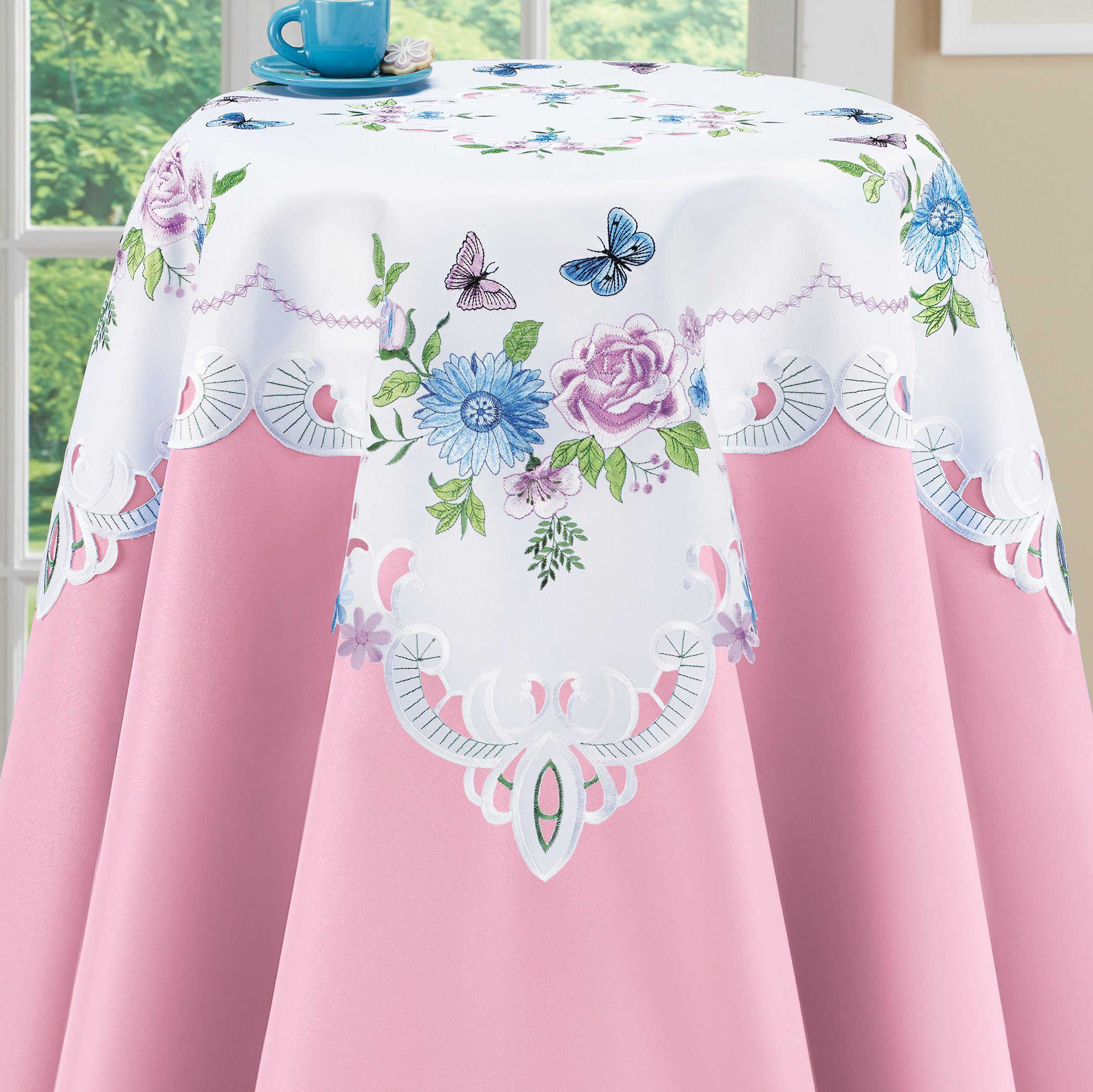 East Urban Home Rose Daisy Garden Table Topper - Wayfair Canada