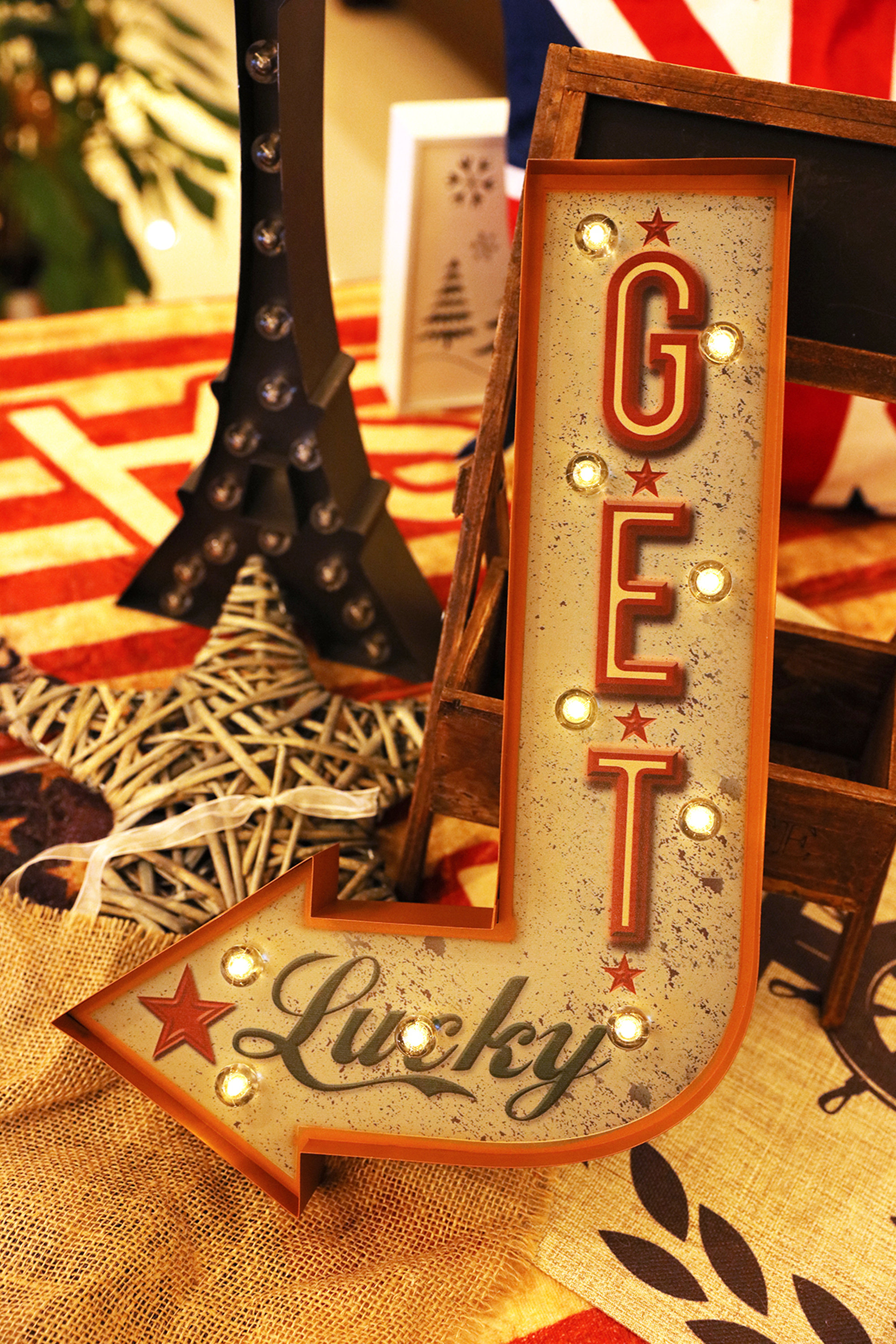 The Holiday Aisle® Arrow Sign Wall Décor & Reviews - Wayfair Canada