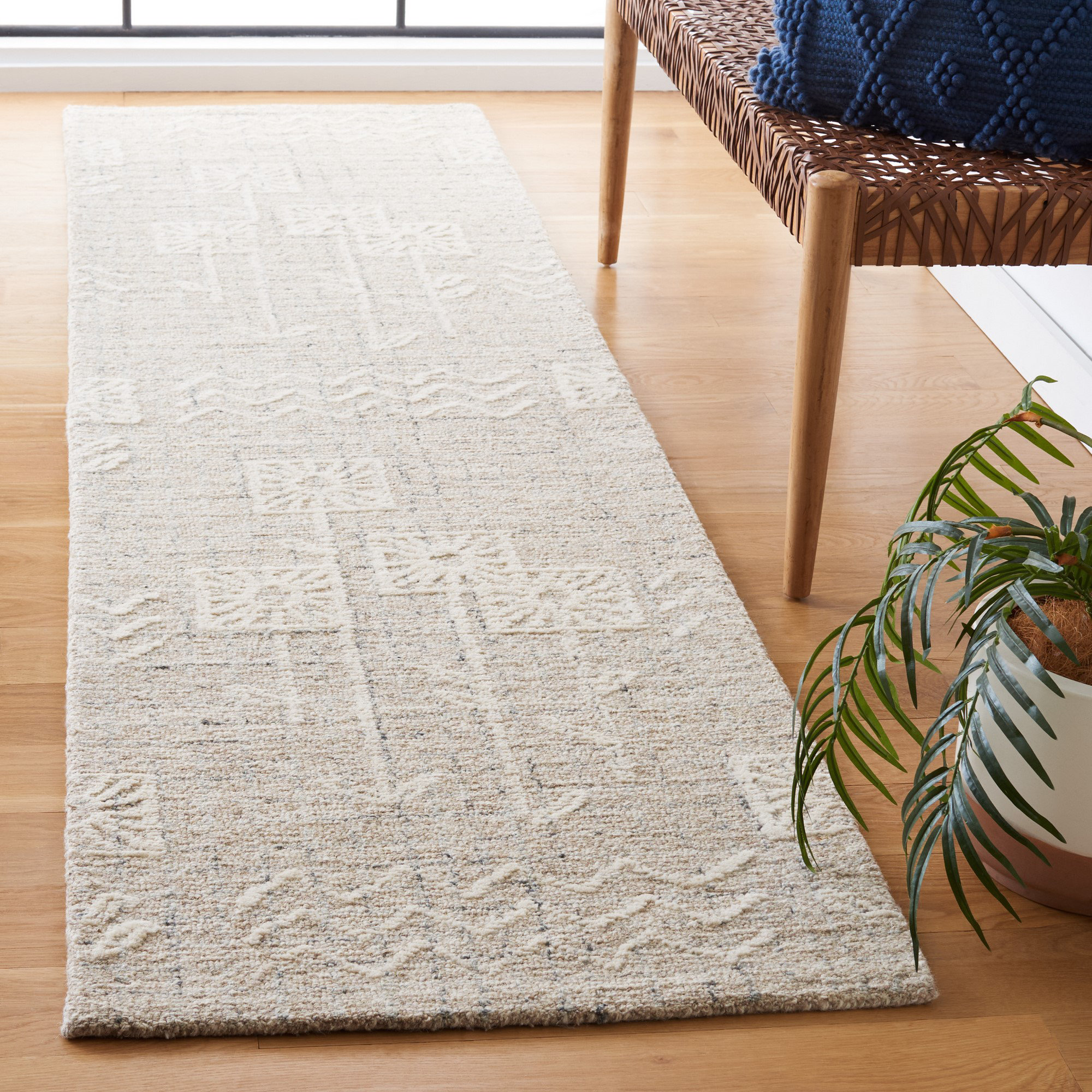 Winston Porter Gudalupe Hand Tufted Wool/Cotton Floral Rug in Ivory ...