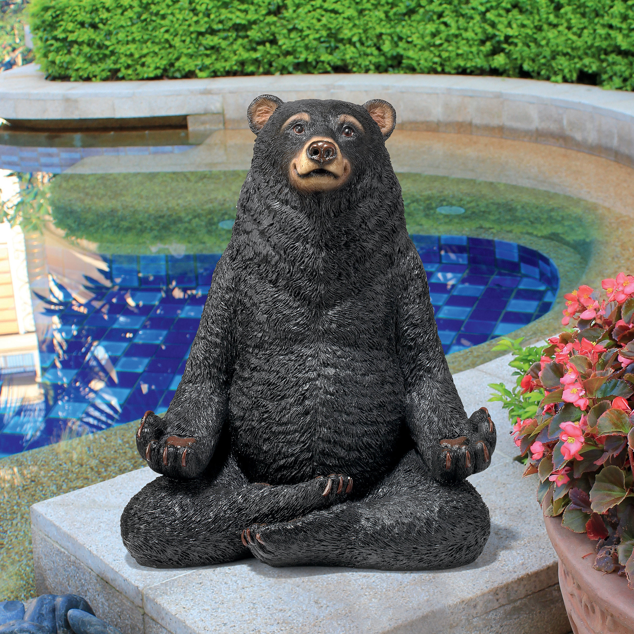Design Toscano Il s’agit d’un statue avec une ours de porte miel zen et ...