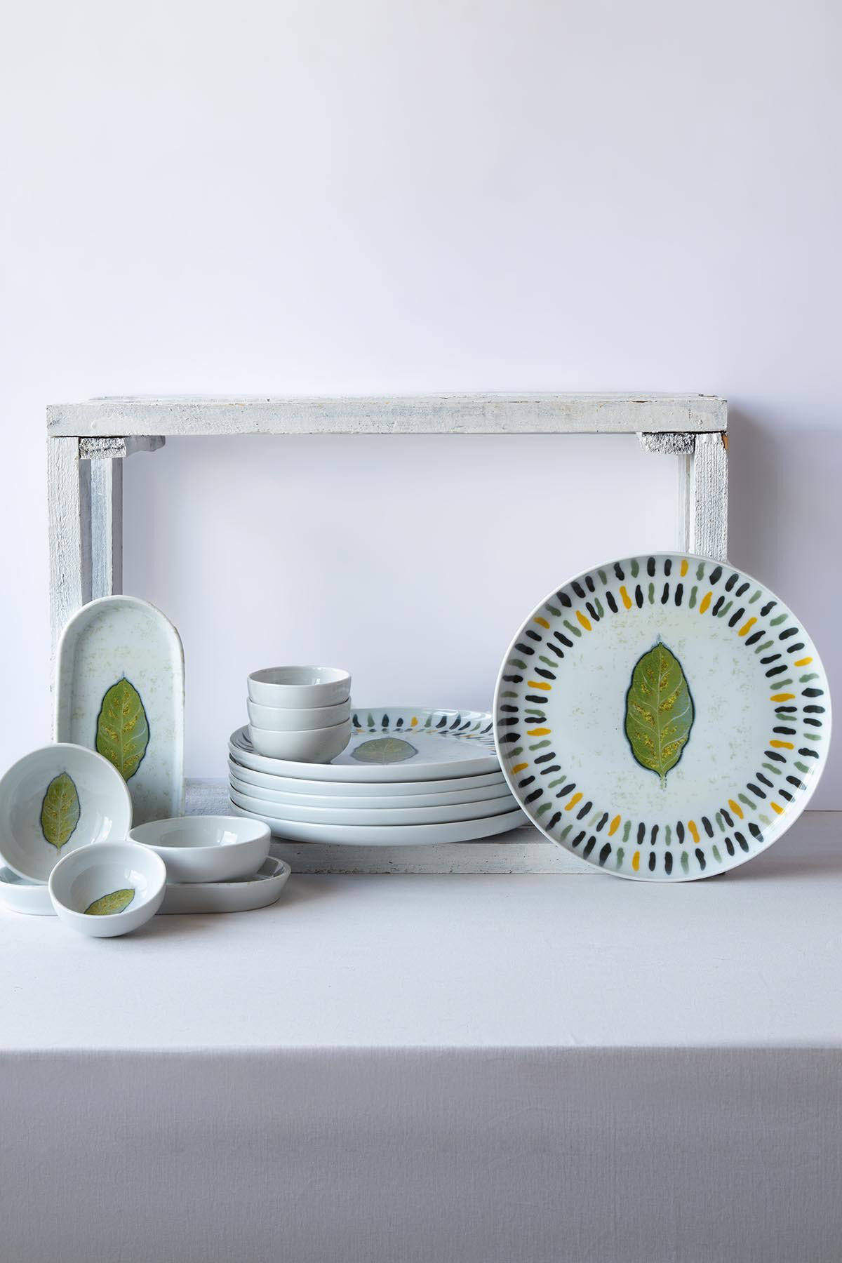 Red Barrel Studio® 14 Pieces 100% Porcelain Single Leaf Breakfast Set ...