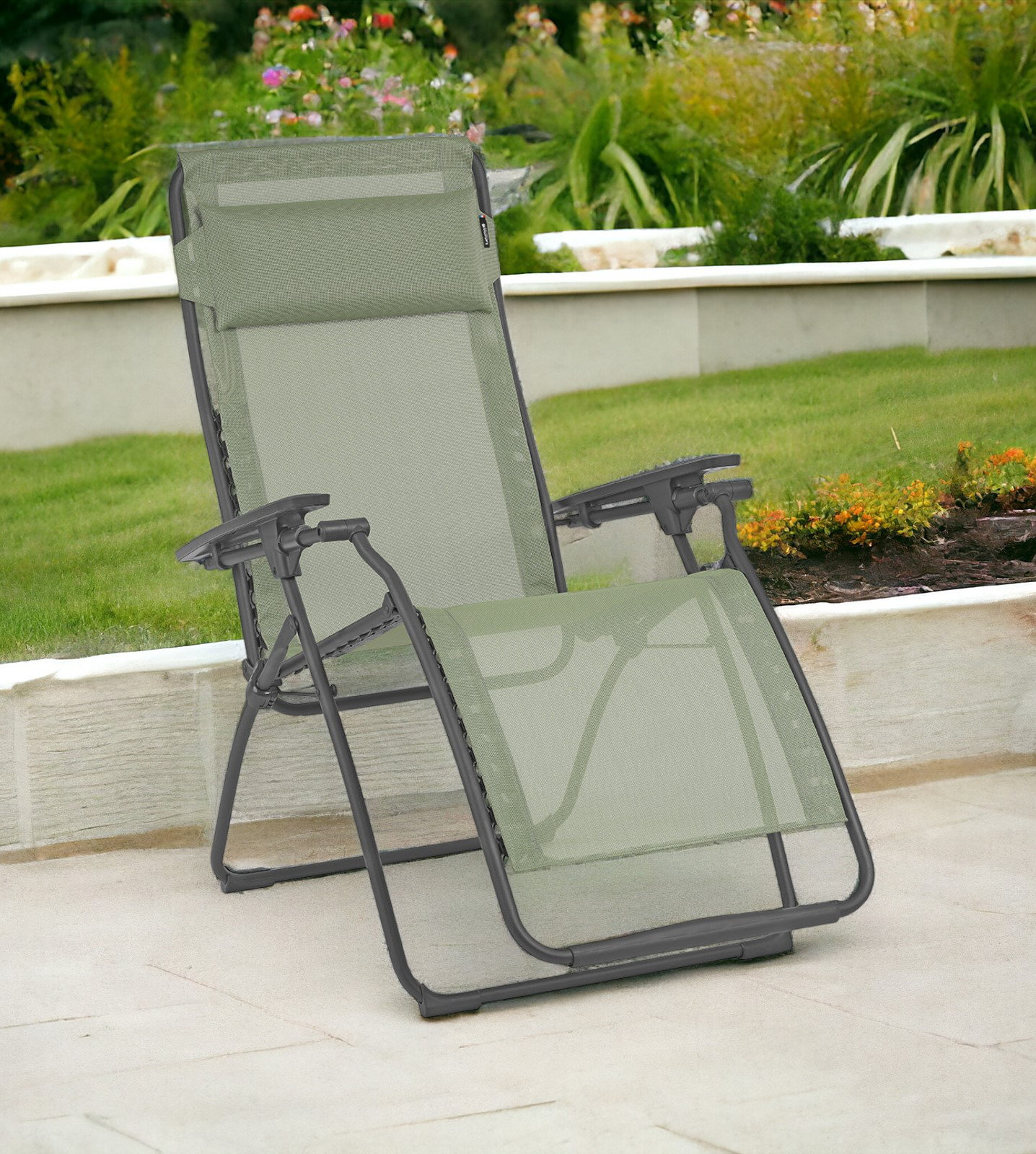 HomeRoots 28" Green Steel Outdoor Zero Gravity Chair with Green Cushion ...