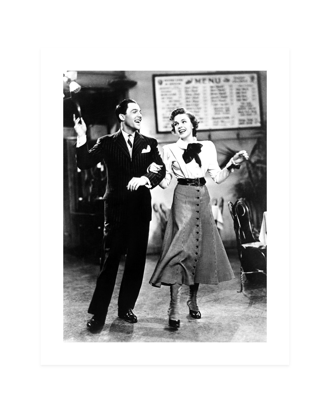 Globe Photos Entertainment Gene Kelly Dancing With Judy Garland On ...