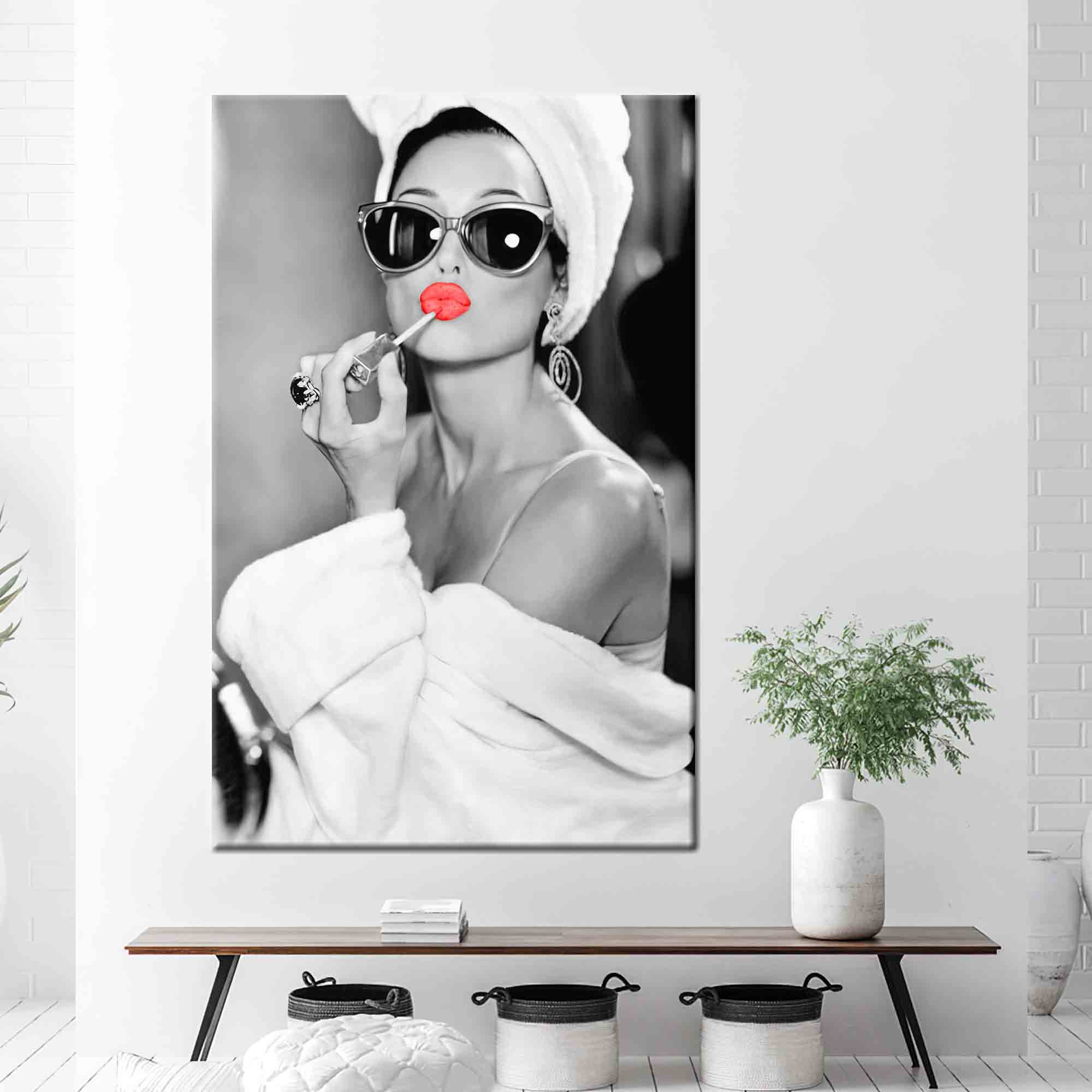 kayra export Abstract Lip Wall Art Displaying A Modern Woman Poster On ...