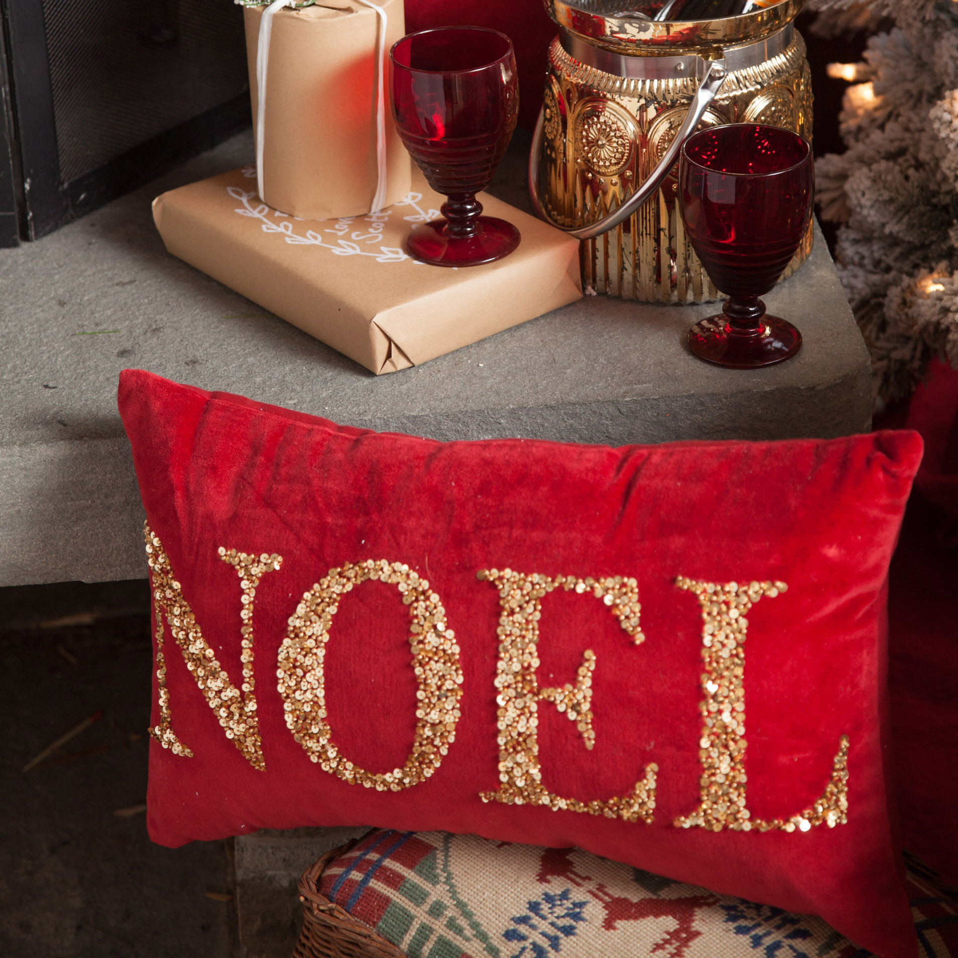 Peking Handicraft Noel Metallic Sequined Holiday Velvet Throw Pillow ...