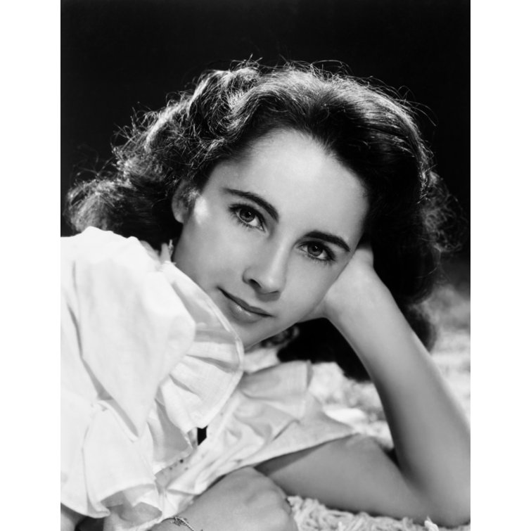 Globe Photos Entertainment Portrait Of Elizabeth Taylor On Paper Print ...
