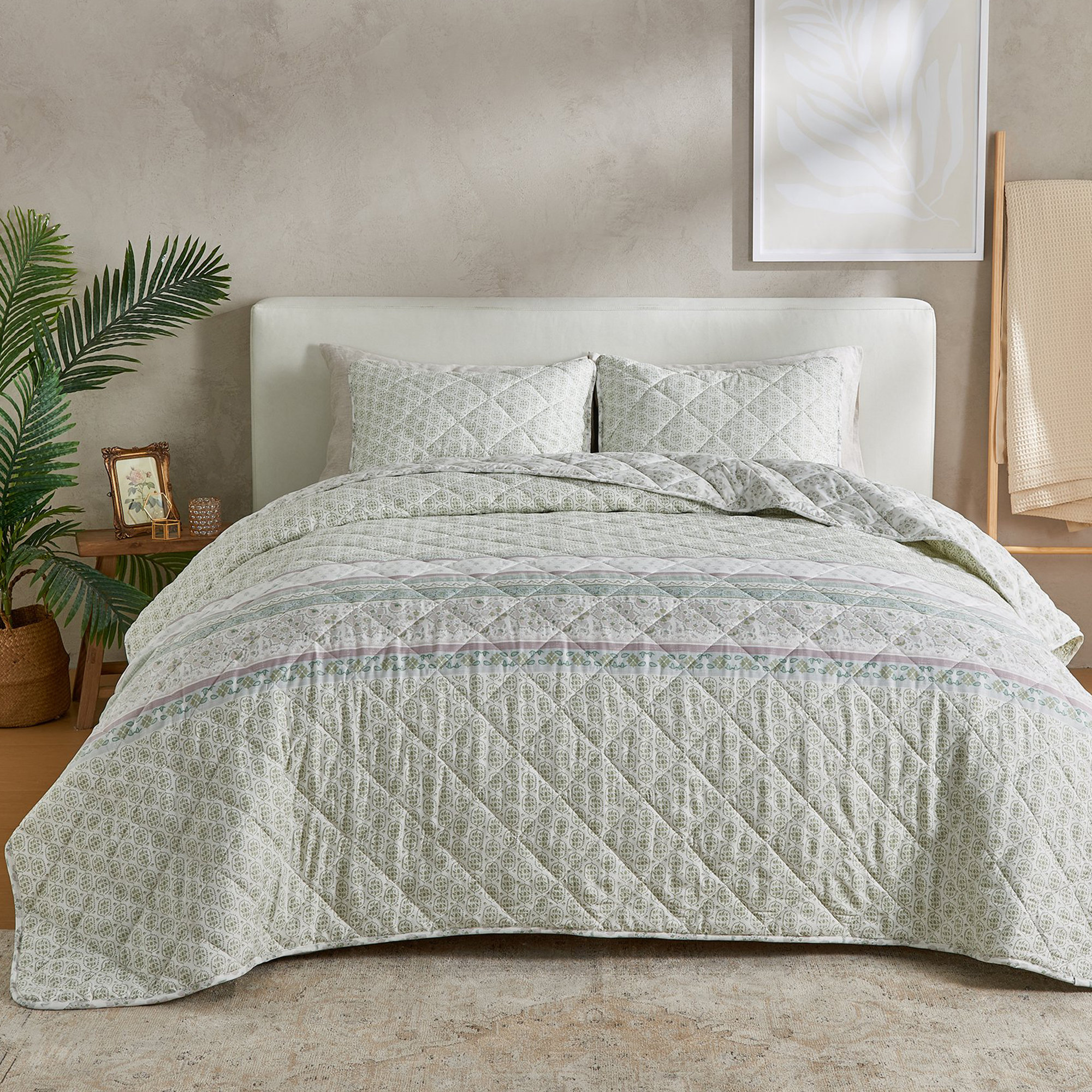 Patina Vie Maison Boho Floral Inspired Reversible Quilt Set with Shams ...
