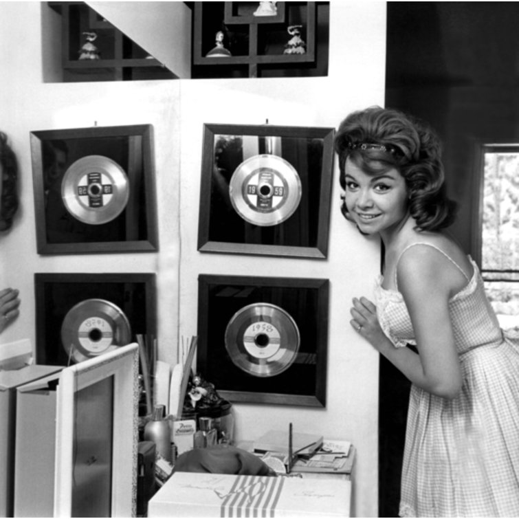 Globe Photos Entertainment Portrait Of Smiling Annette Funicello On ...