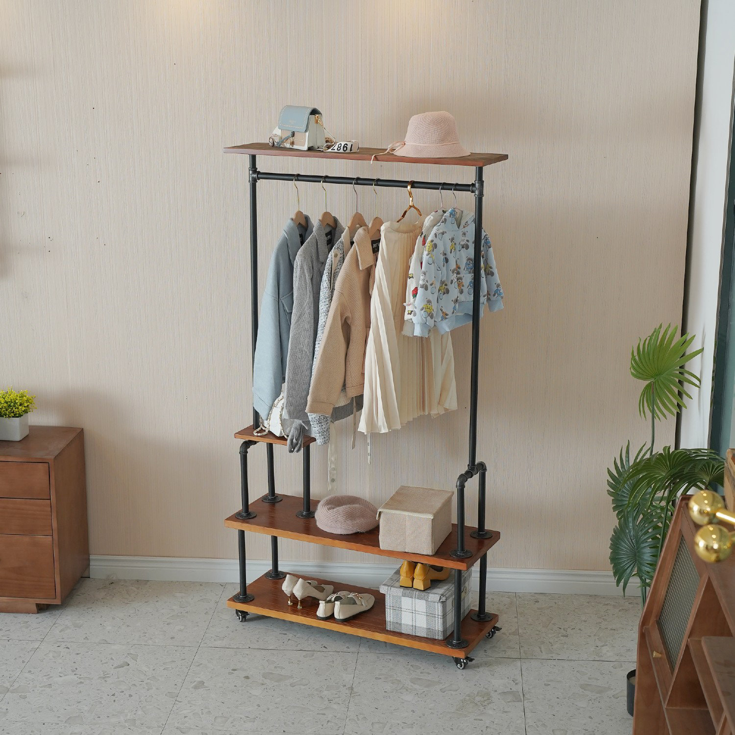 Pinchang Industrial Clothing Rack, Pipe Style Rolling Garment Rack ...