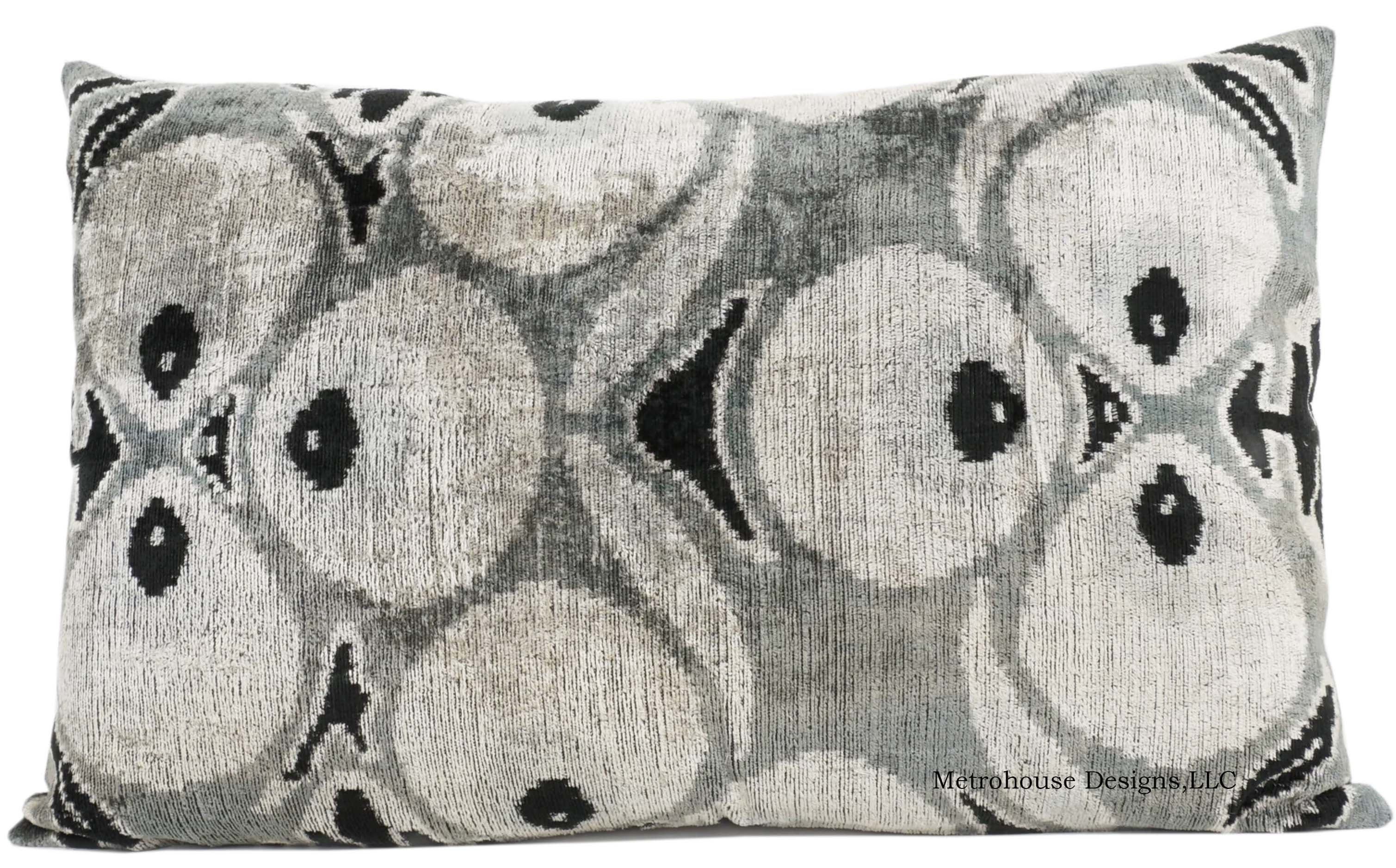 Metrohouse Designs Navy Blue Raised Velvet Chintamani Pillow Cover ...