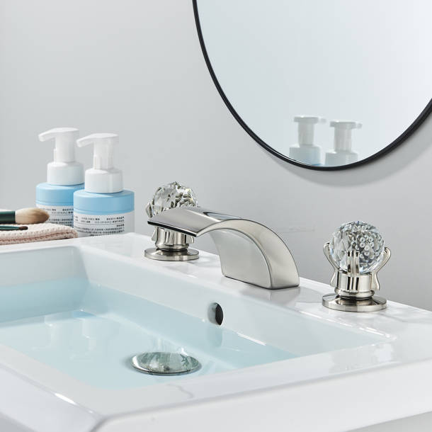 Wonderland America Widespread Faucet 2-handle Bathroom Faucet with ...