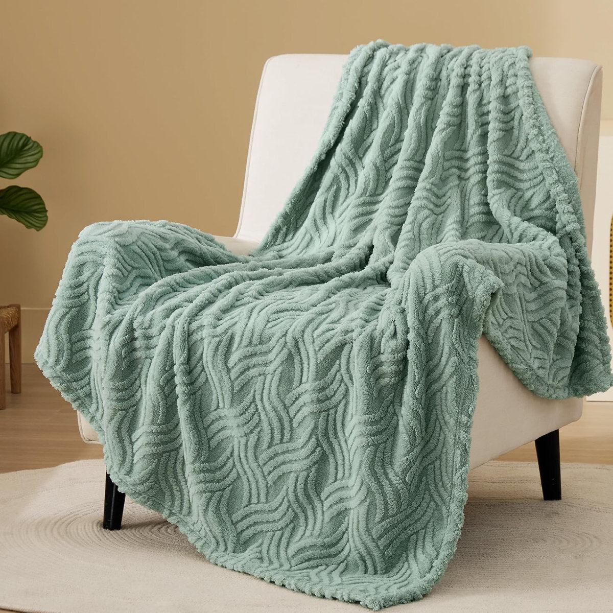 Bedsure Blanket for Couch with Curved Pattern, Soft Cozy Fleece ...