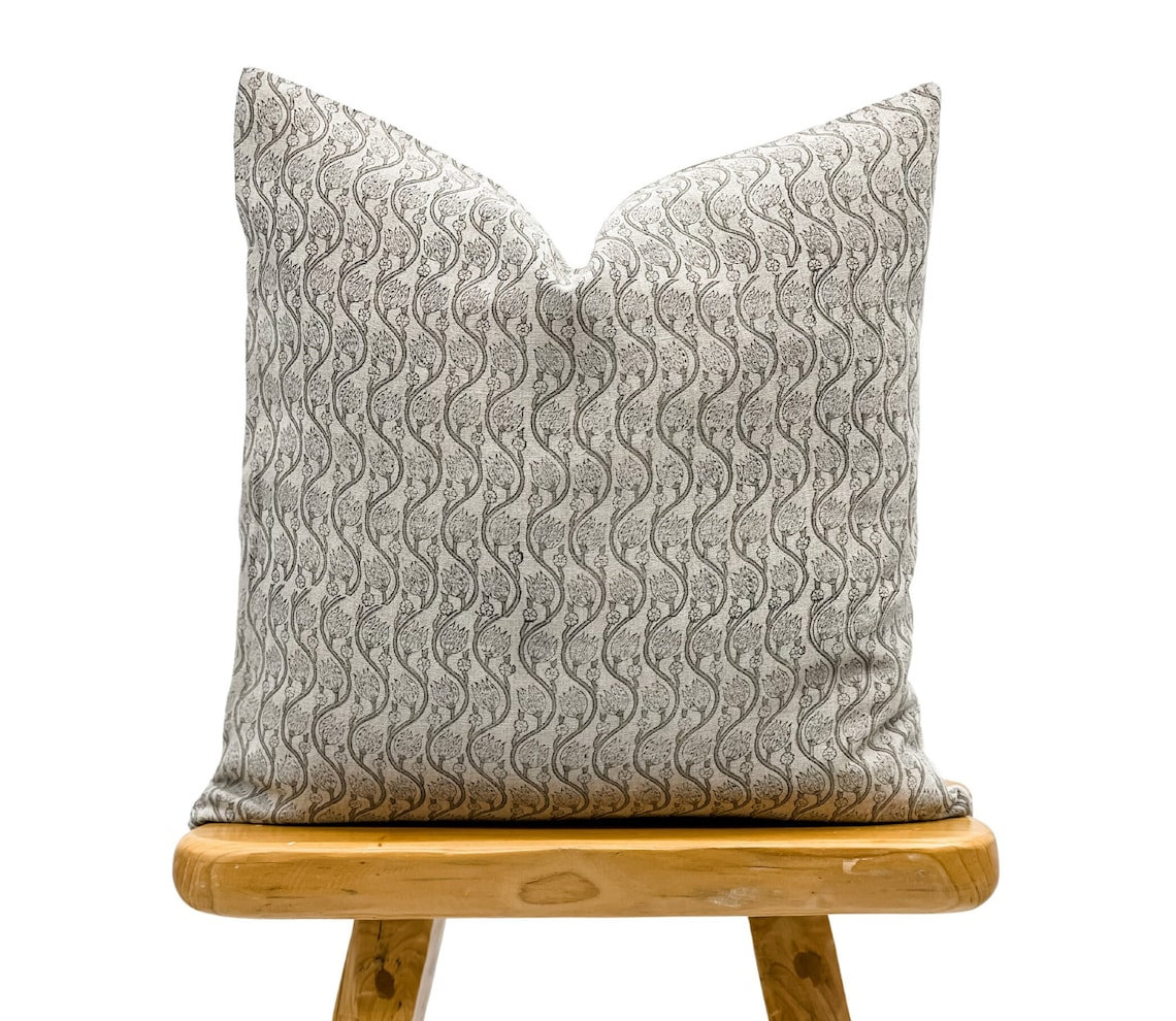 Krinto Farmhouse Floral Print Linen Pillow Cover, Light Grey Throw ...