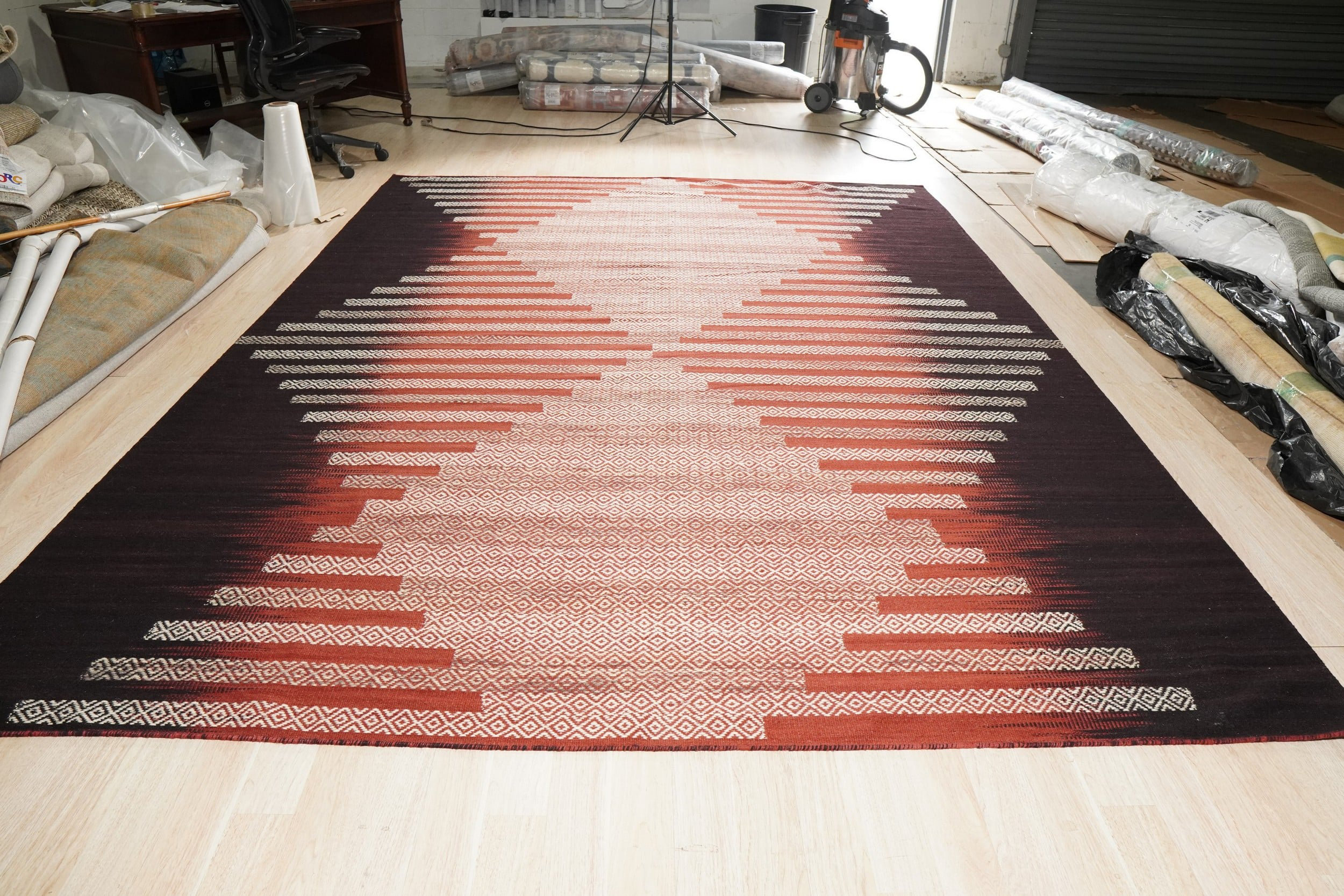 Rugs On Net Black Flat Weave Wool Hourglass Motif Geometric Modern ...