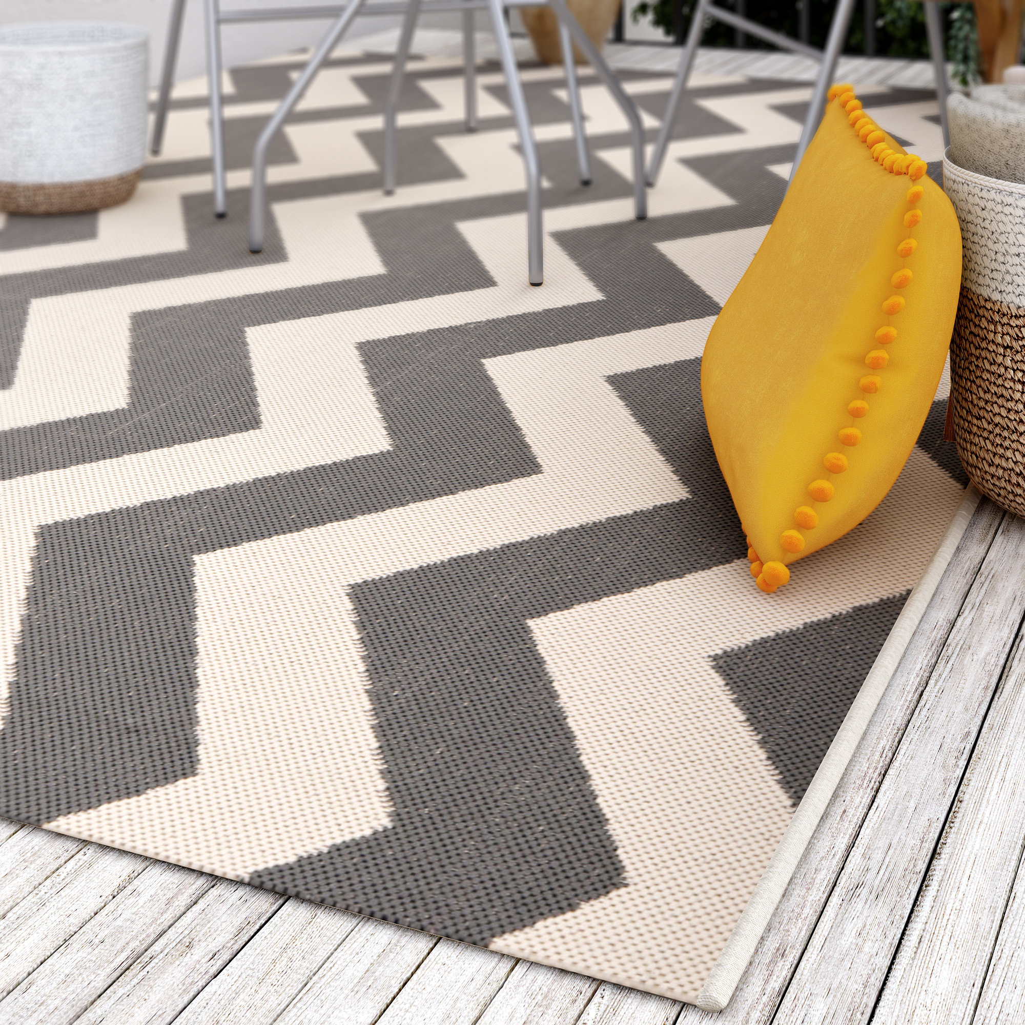 Wade Logan® Arneshia Light Gray/Anthracite Indoor / Outdoor Area Rug ...