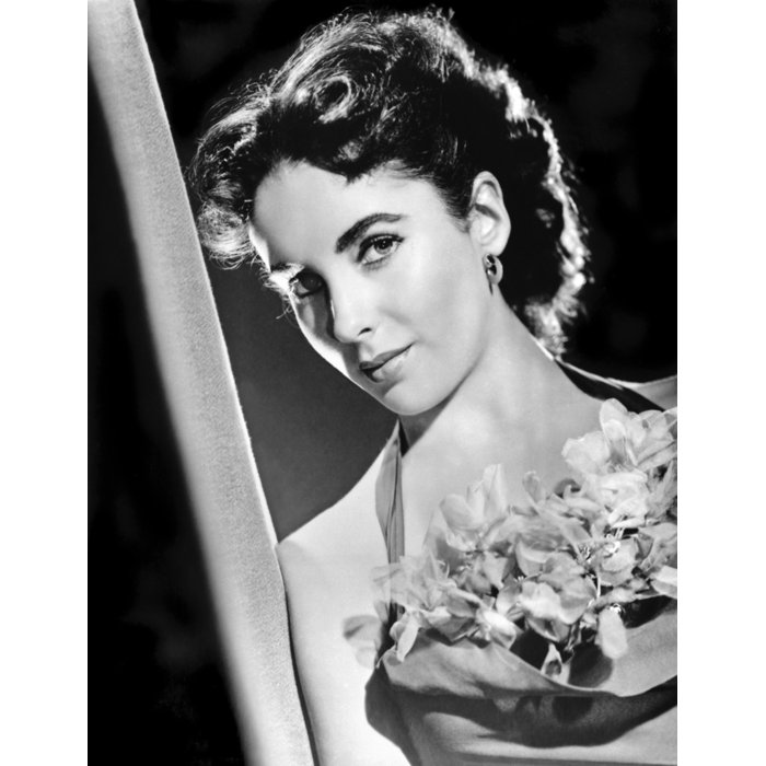 Globe Photos Entertainment Portrait Of Elizabeth Taylor On Paper ...