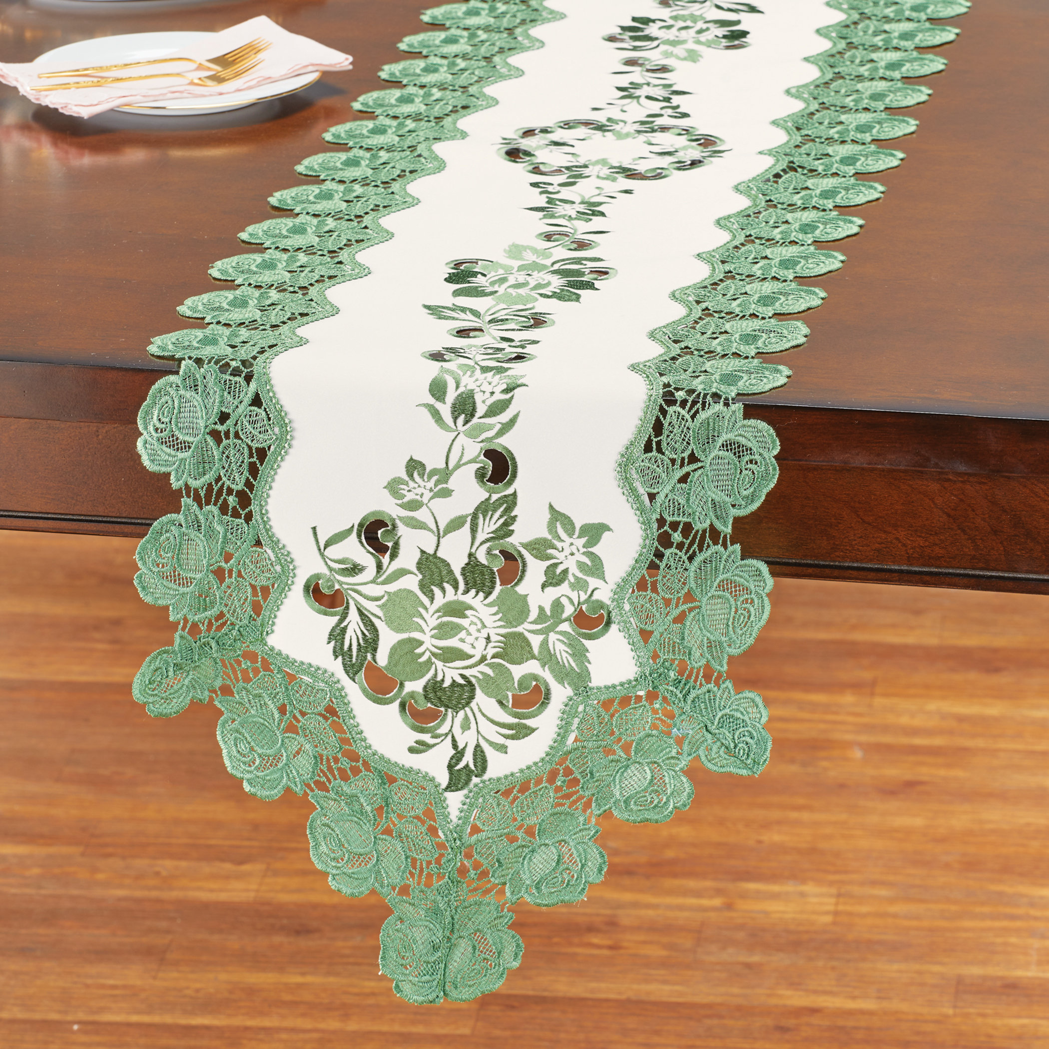 East Urban Home Heirloom Roses Table Topper | Wayfair