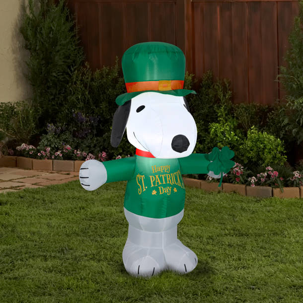 Gemmy Industries Airblown Snoopy as Scarecrow Peanuts Inflatable ...