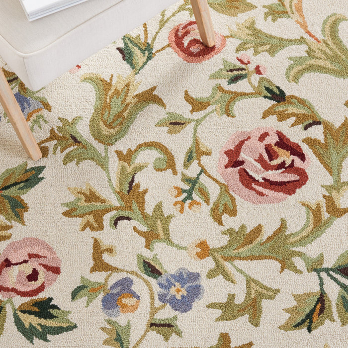 Lark Manor Hollander Hand Hooked Wool Floral Rug & Reviews | Wayfair
