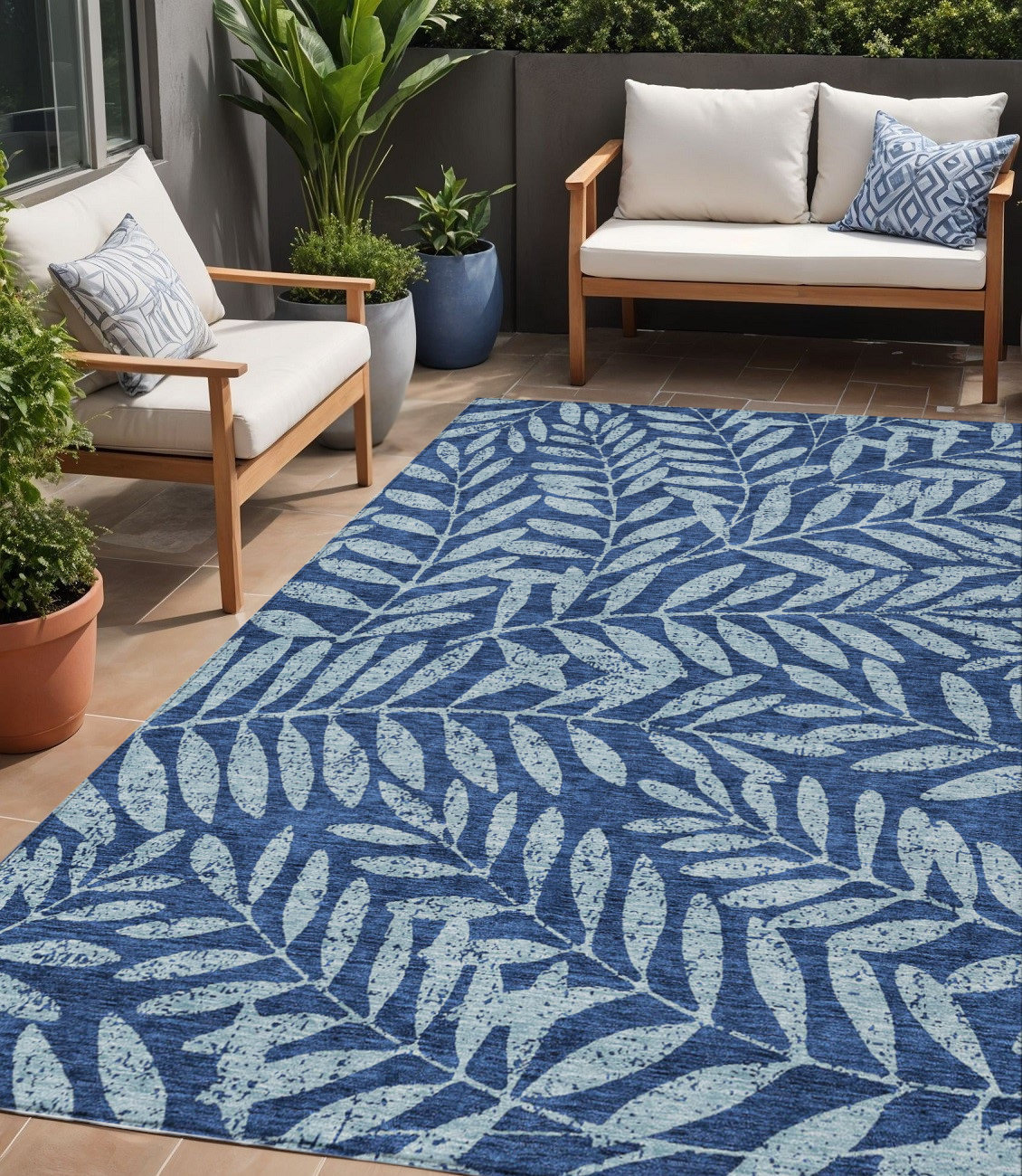 HomeRoots Tapis extérieur lavable floral bleu marine et bleu clair 5 pi x 8 pi - Wayfair Canada