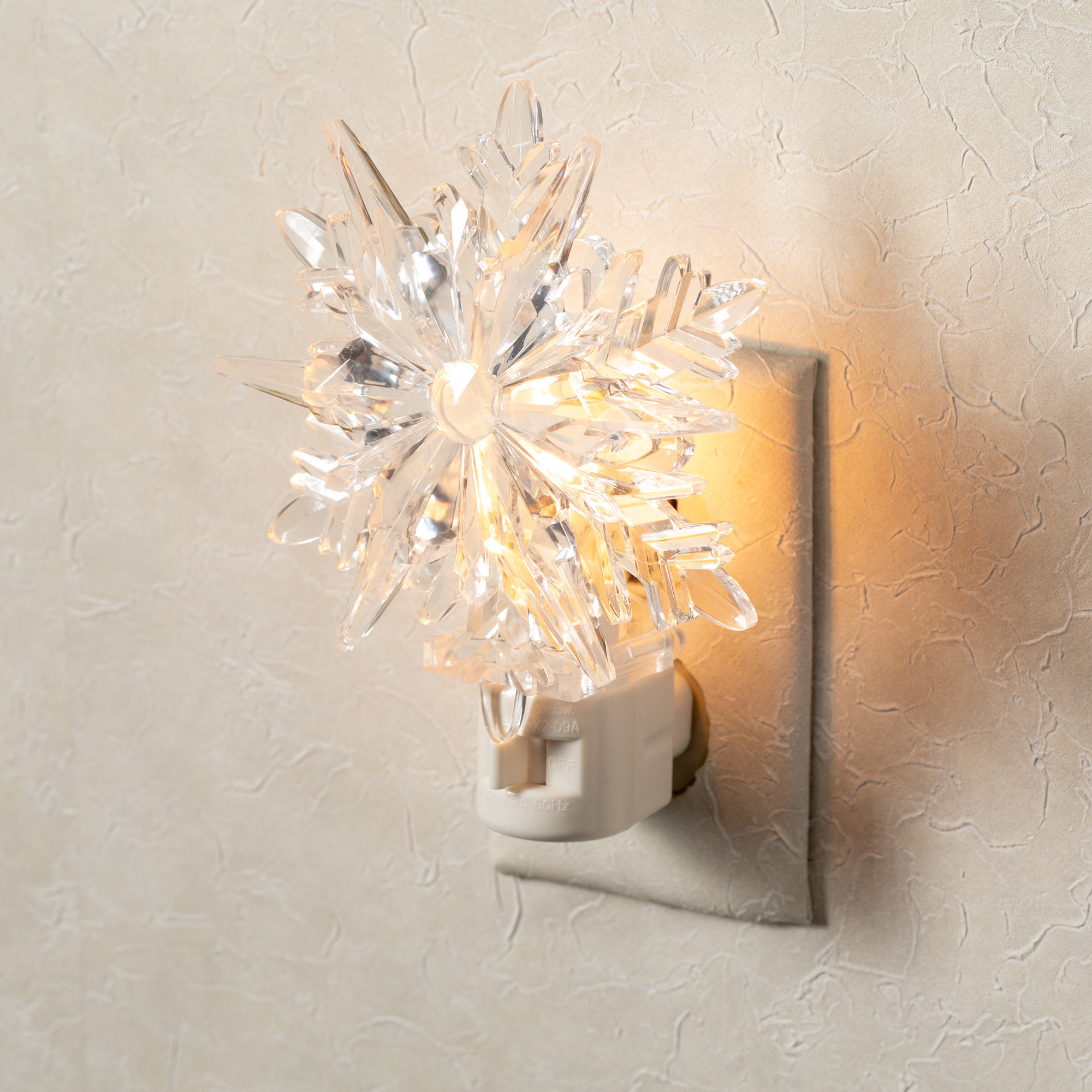 Clover Lane Intricate Snowflake Nightlight | Wayfair