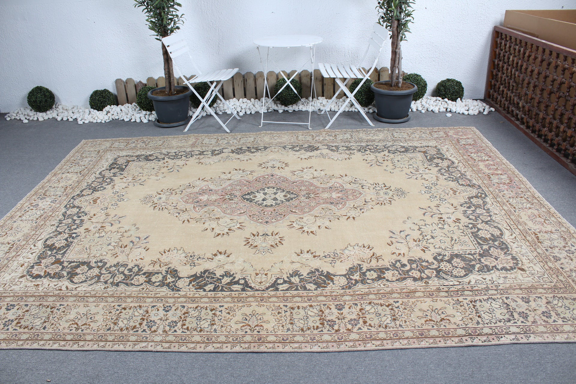 Isabelline Vintage Turkish Over-sized Beige Floor Rug Ideal for ...
