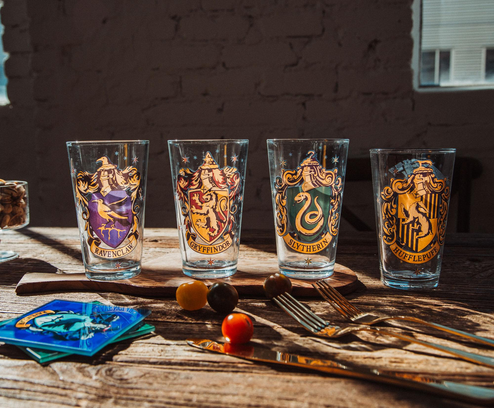 Silver Buffalo Harry Potter Hogwarts House Crests 16-ounce Pint Glasses ...