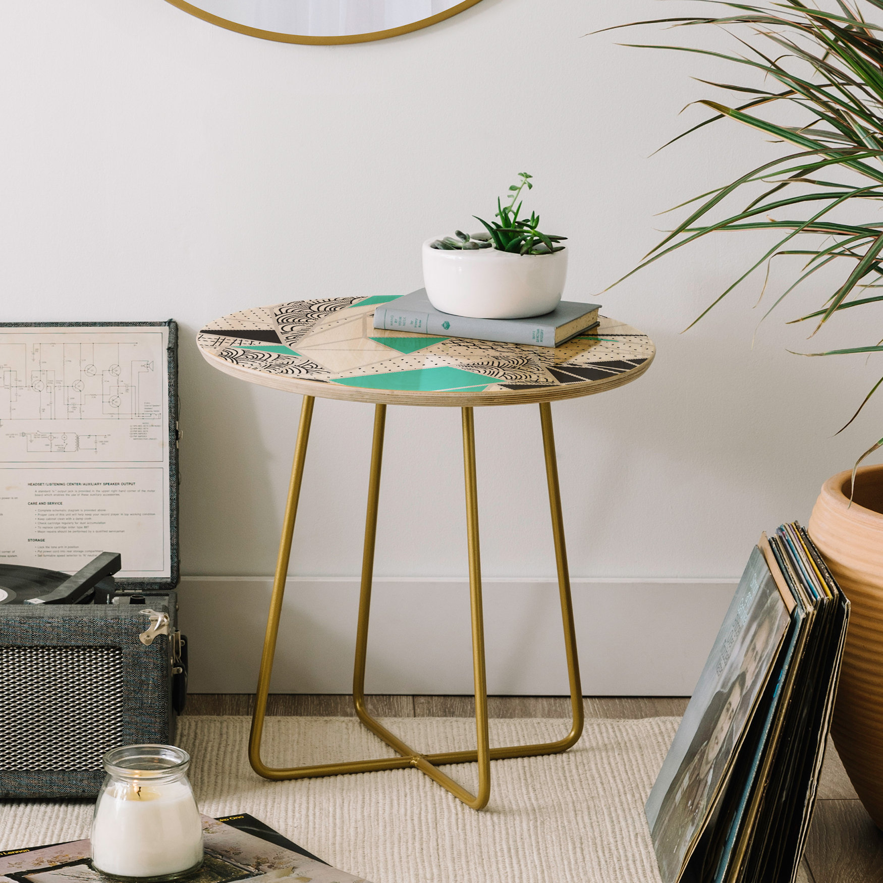 East Urban Home Table de bout à géométrie abstraite marta barragan ...