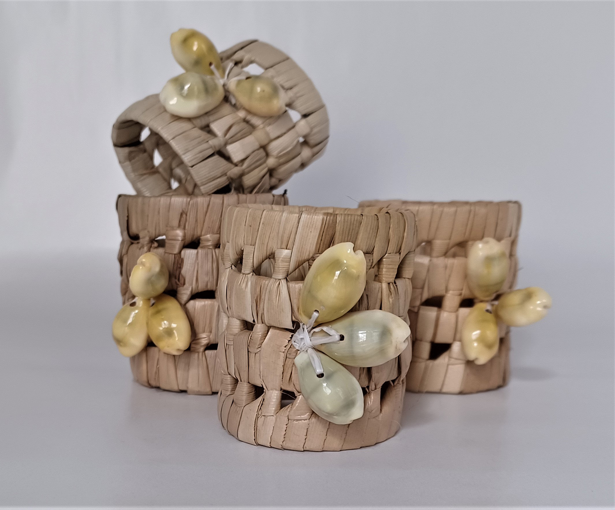 Highland Dunes Woven Pandan Set Of 4 Napkin Rings | Wayfair