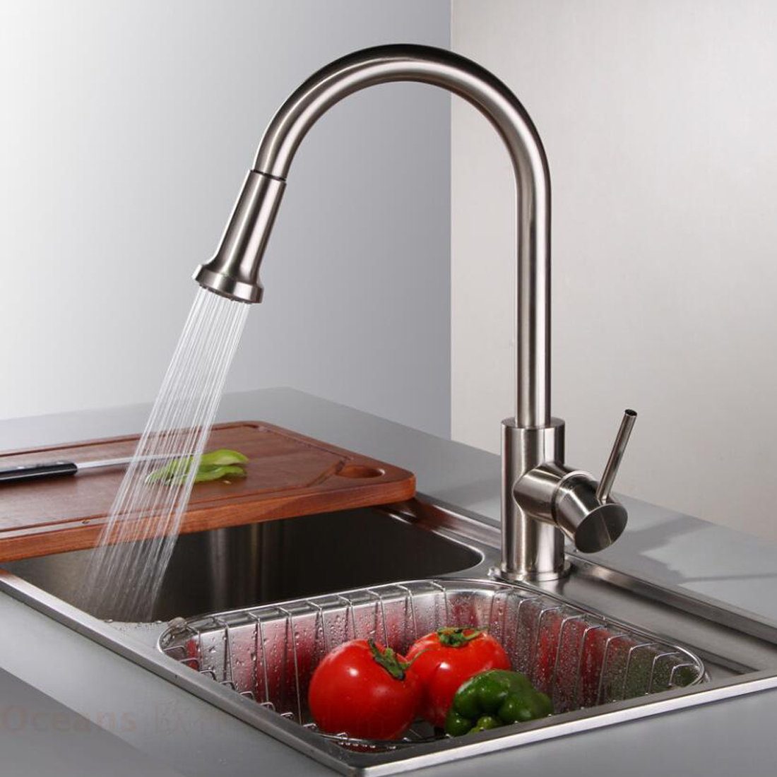 KDK HOME Pull Out Single Handle Kitchen Faucet with Swiveling Spout and ...