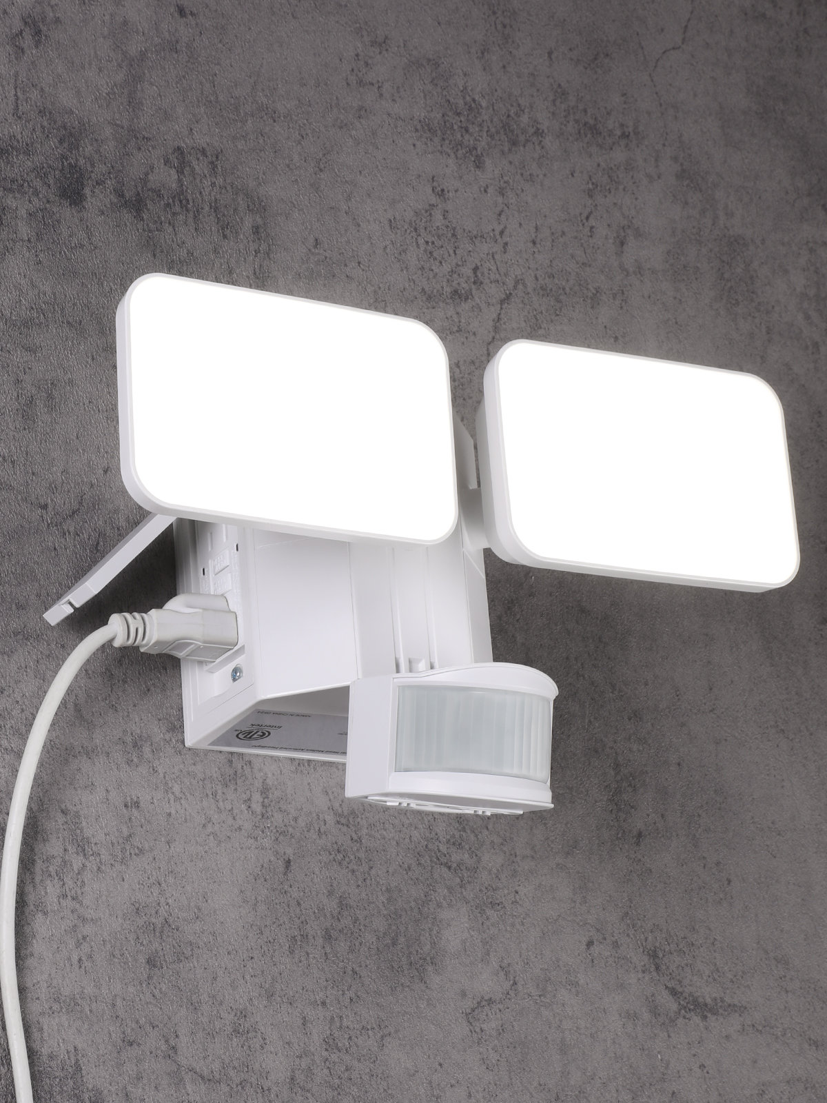 LEDVANS LED Flood Light with GFCI Outlets, Motion Sensor & Dusk to Dawn ...