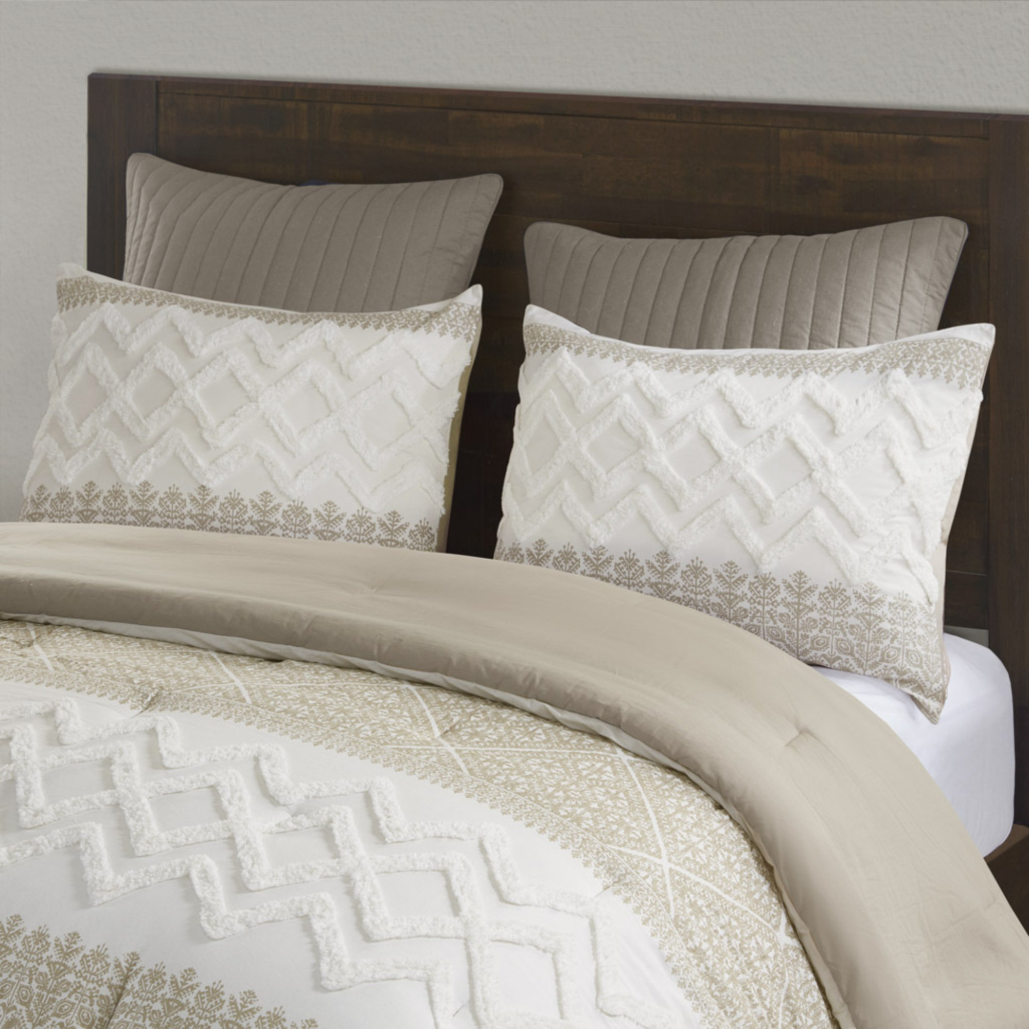 Xylbina Luxury Chenille Tufted Comforter Set - Taupe King/cal King ...