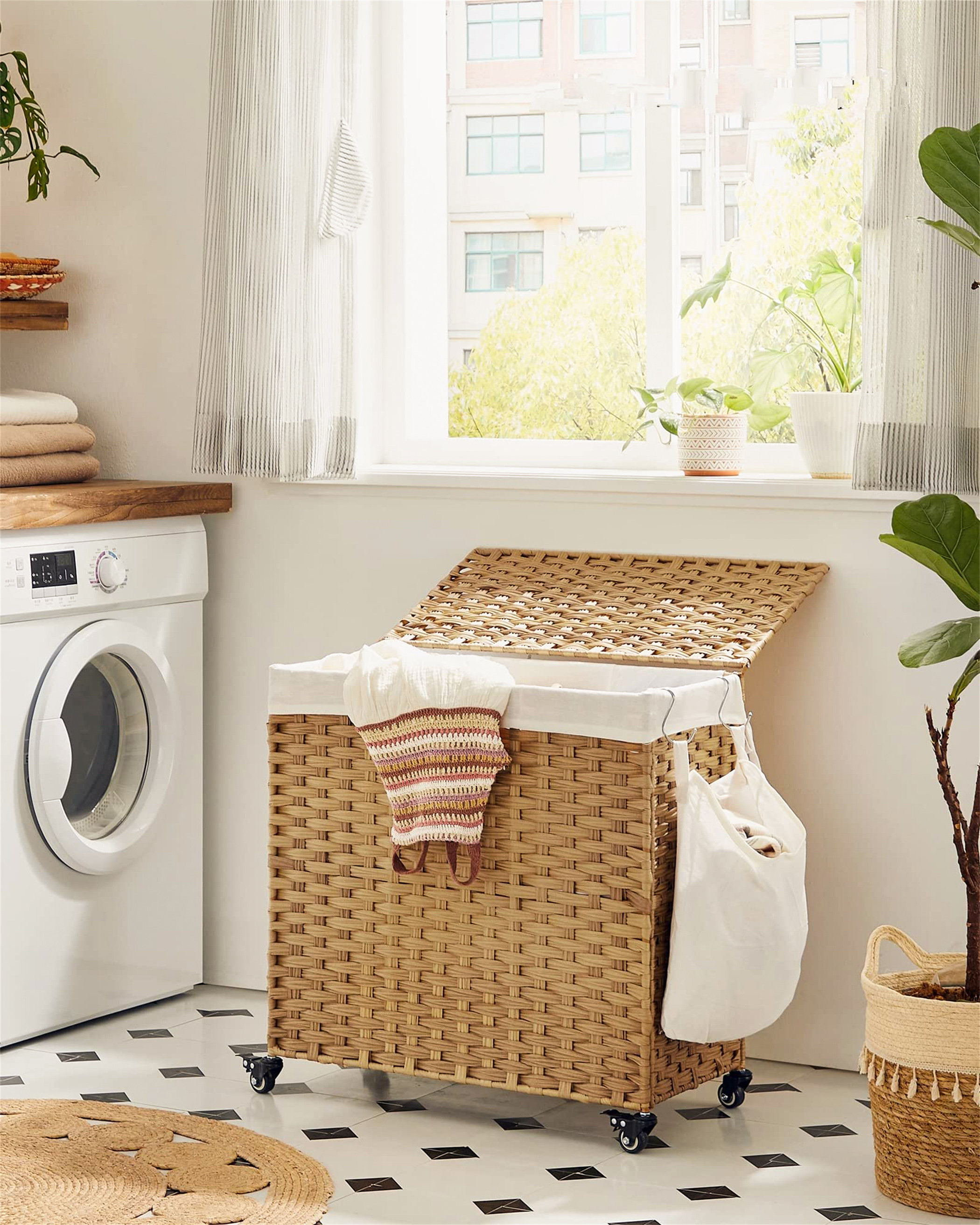 Laundry sorter hamper with lid store