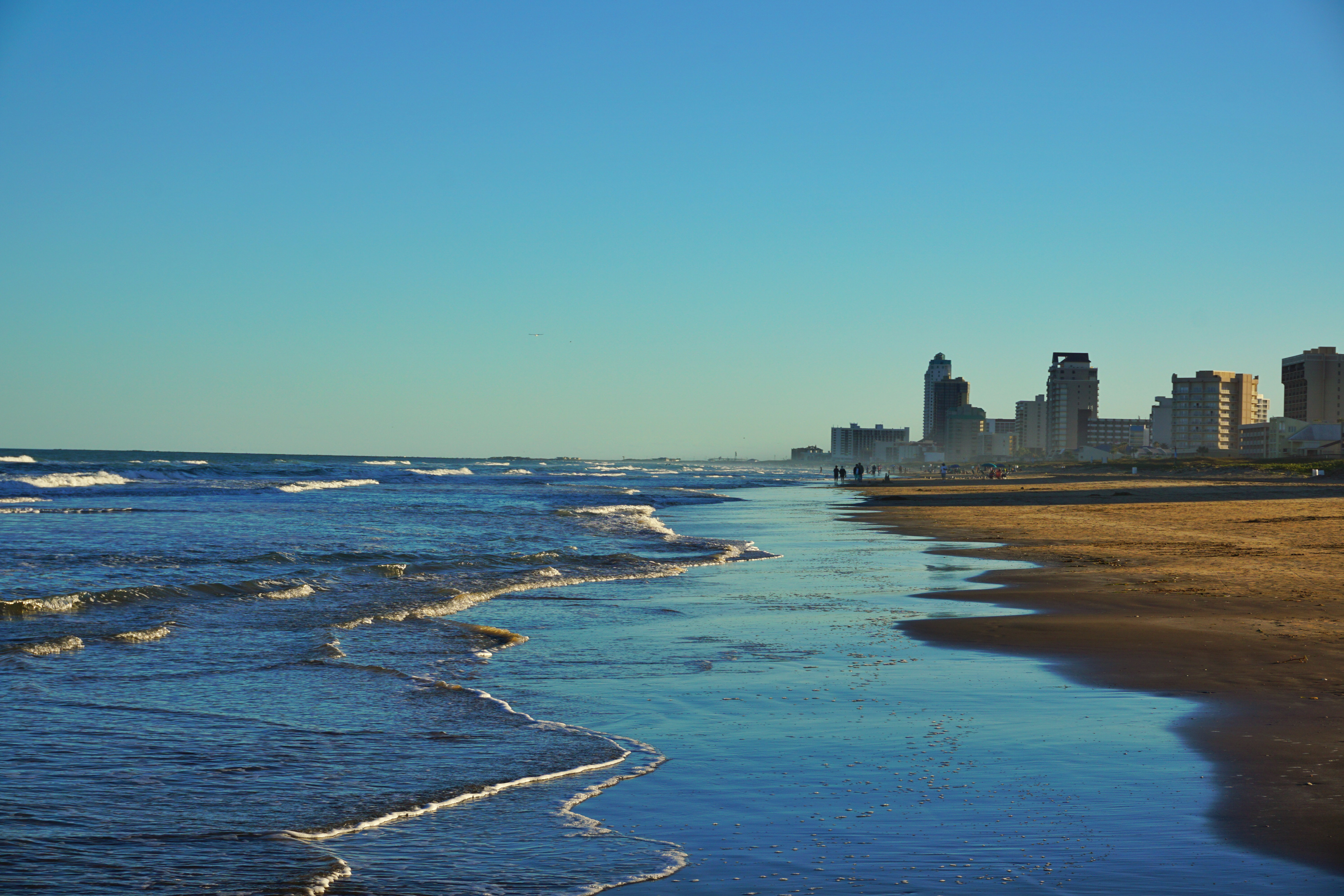 Highland Dunes Shoreline Hotel by Emariya - Wrapped Canvas Photograph ...