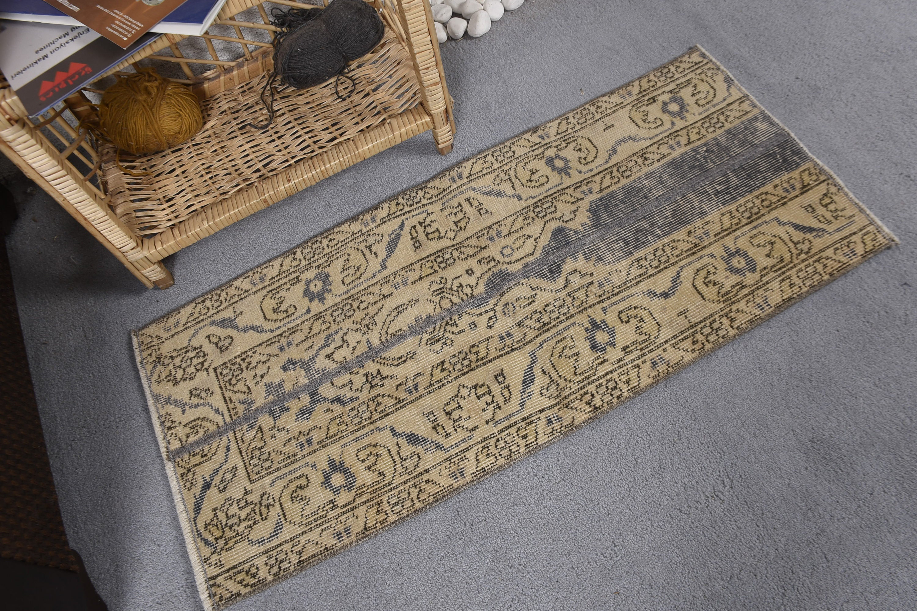 Isabelline Vintage Rug, 1.4x3.1 ft Small Rugs, Turkish Rugs, White ...