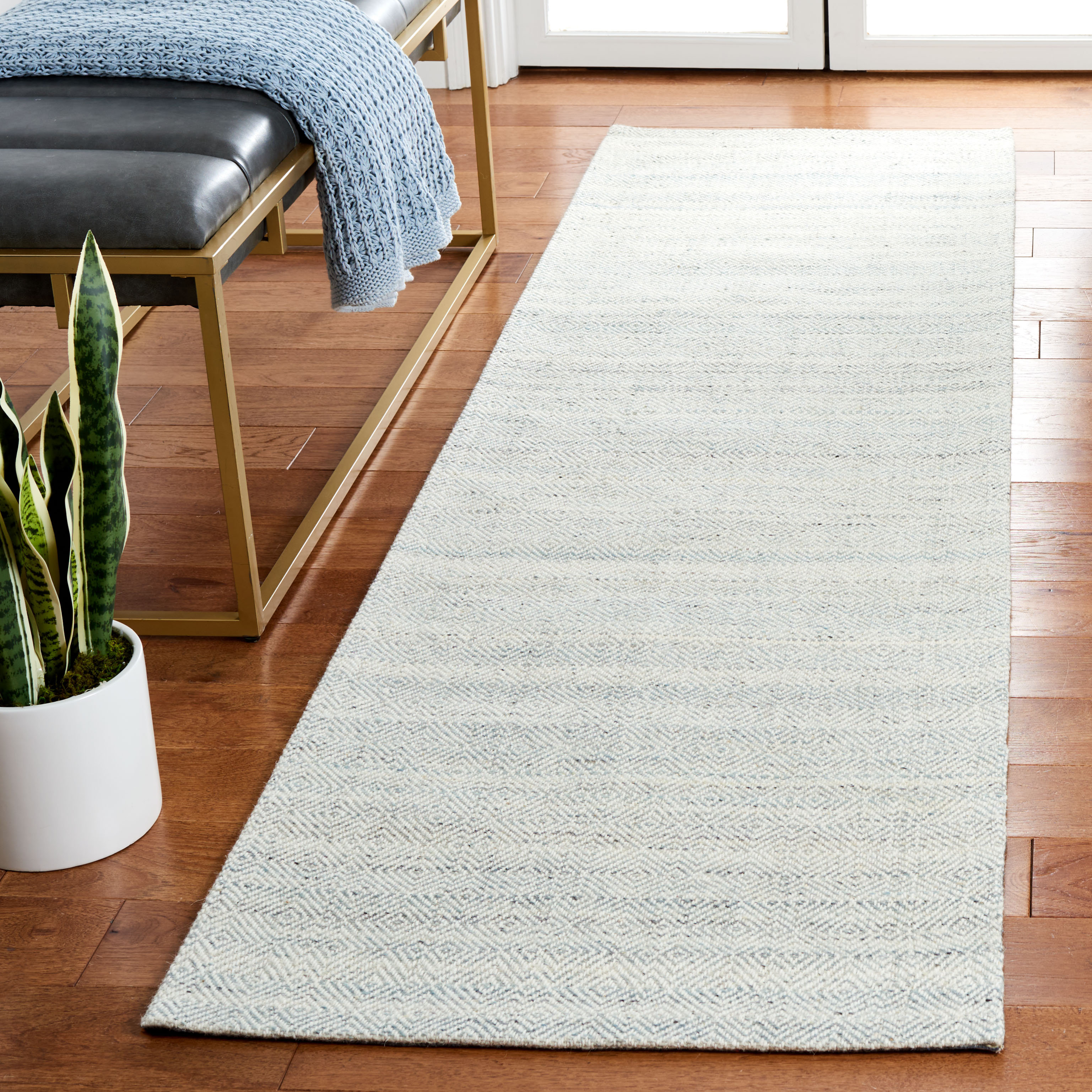 Martha Stewart Rugs Msr9675 Wilton Area Rug In Light Blue / Ivory ...