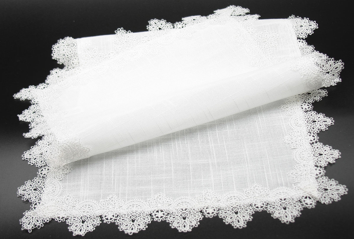 Charlton Home Sharie Table Runner & Reviews - Wayfair Canada