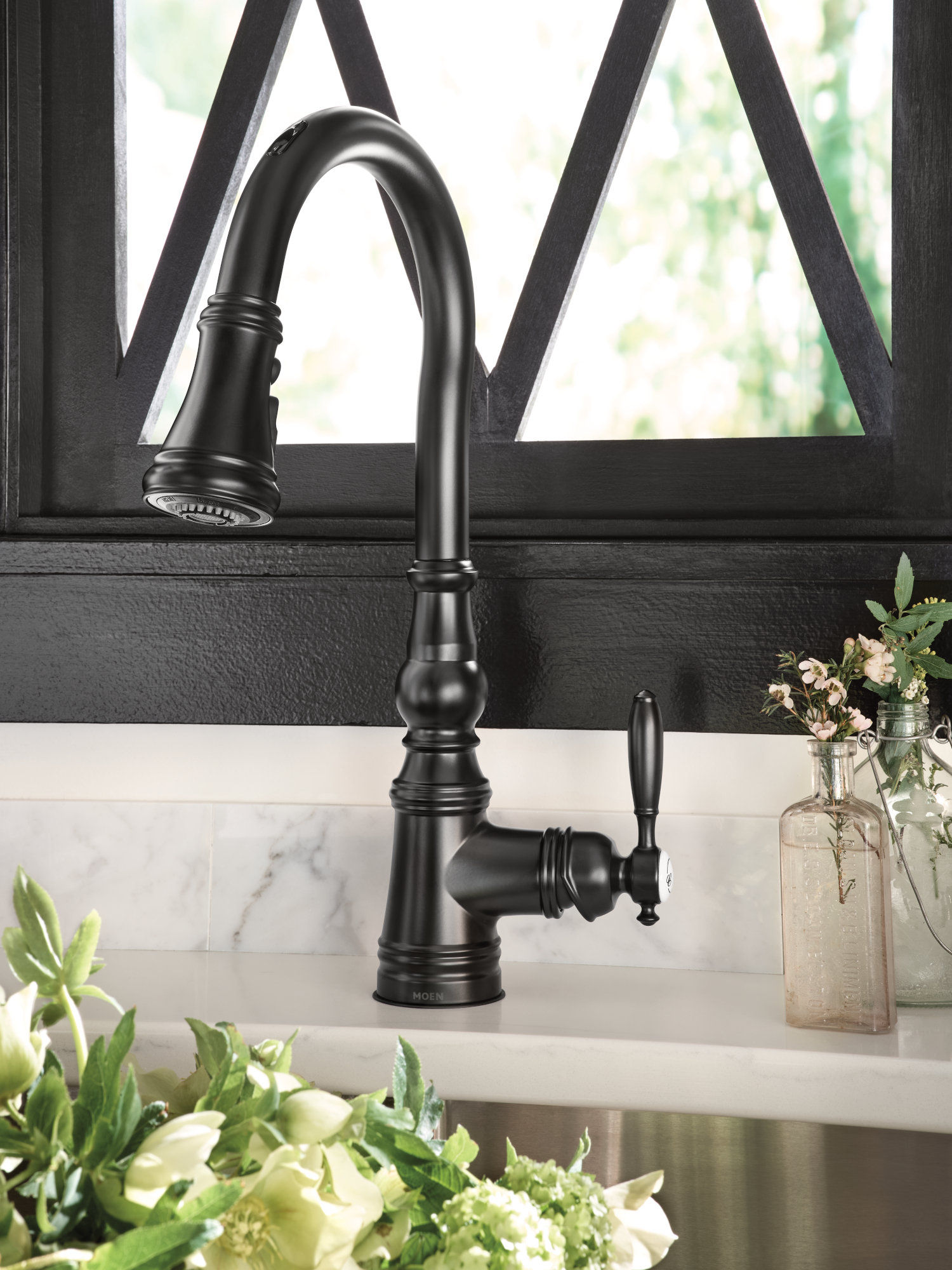 Moen Weymouth Smart Faucet Touchless Pull-Down Sprayer Kitchen Faucet ...