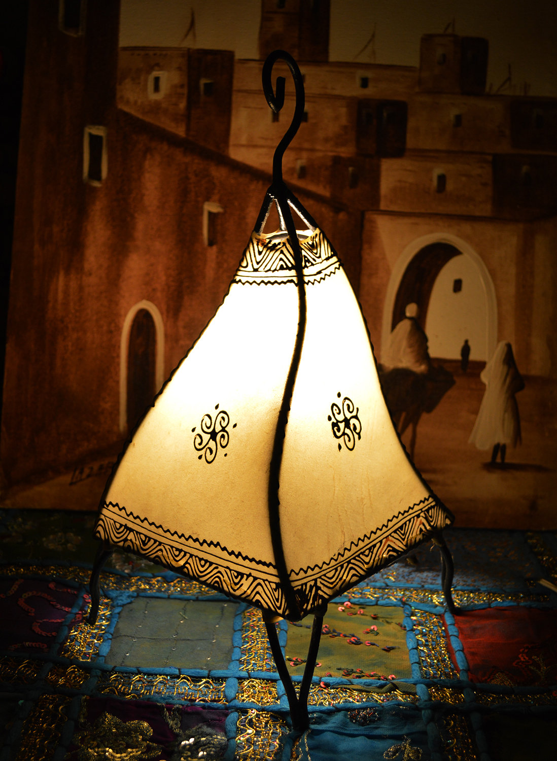 Dakota Fields Handmade Moroccan Leather Table Lamp with Henna Design ...
