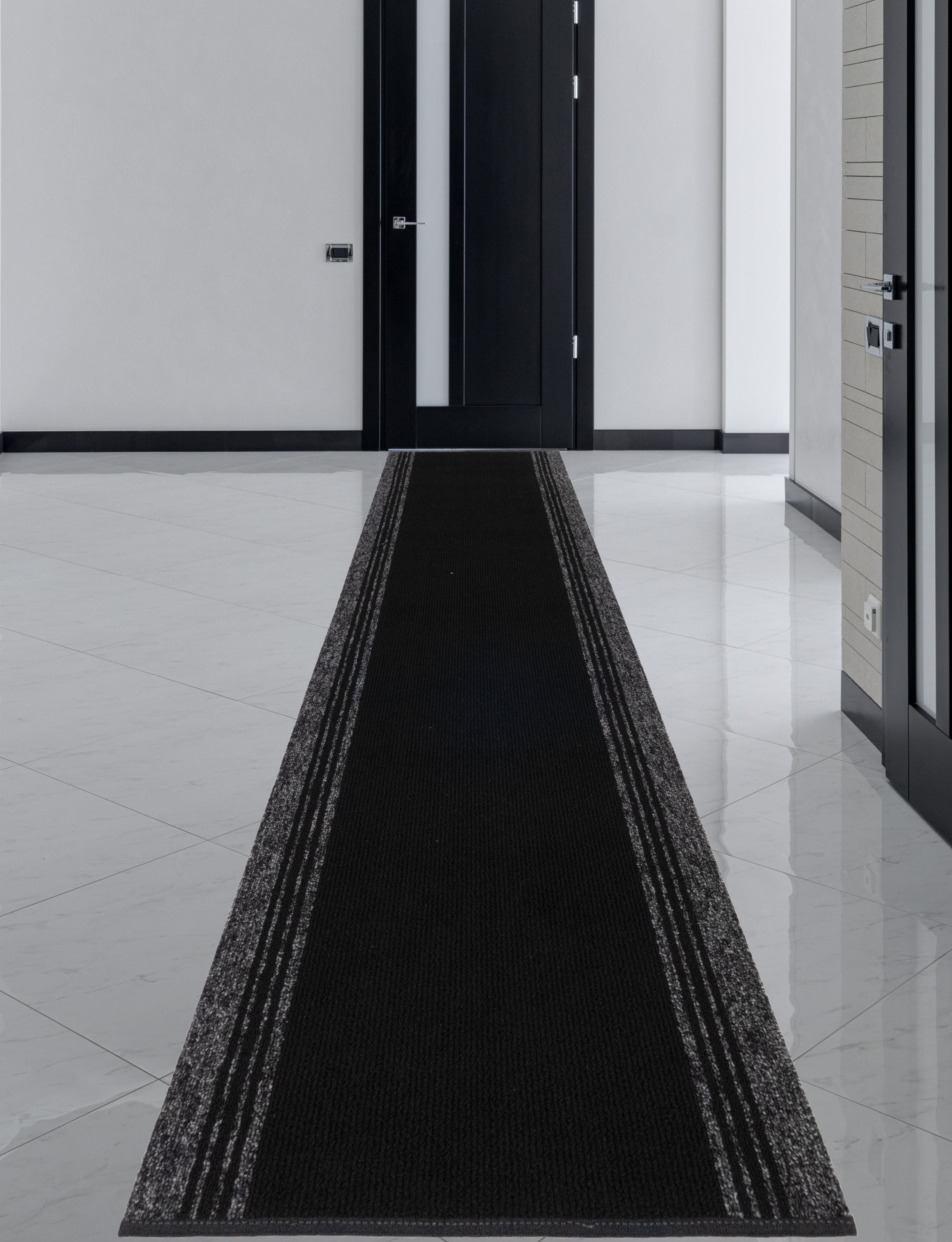 runner with black border