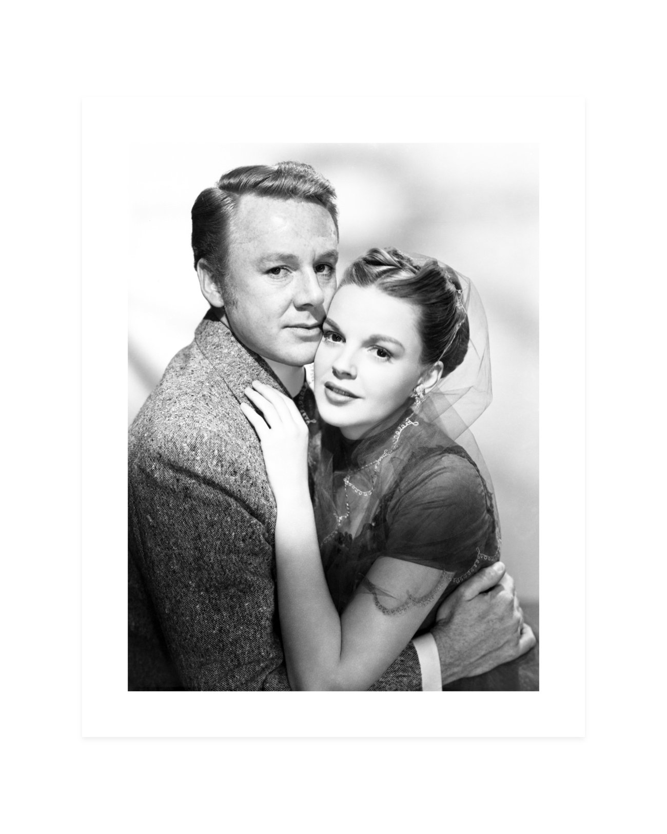 Globe Photos Entertainment & Media Judy Garland Embracing Van Johnson ...